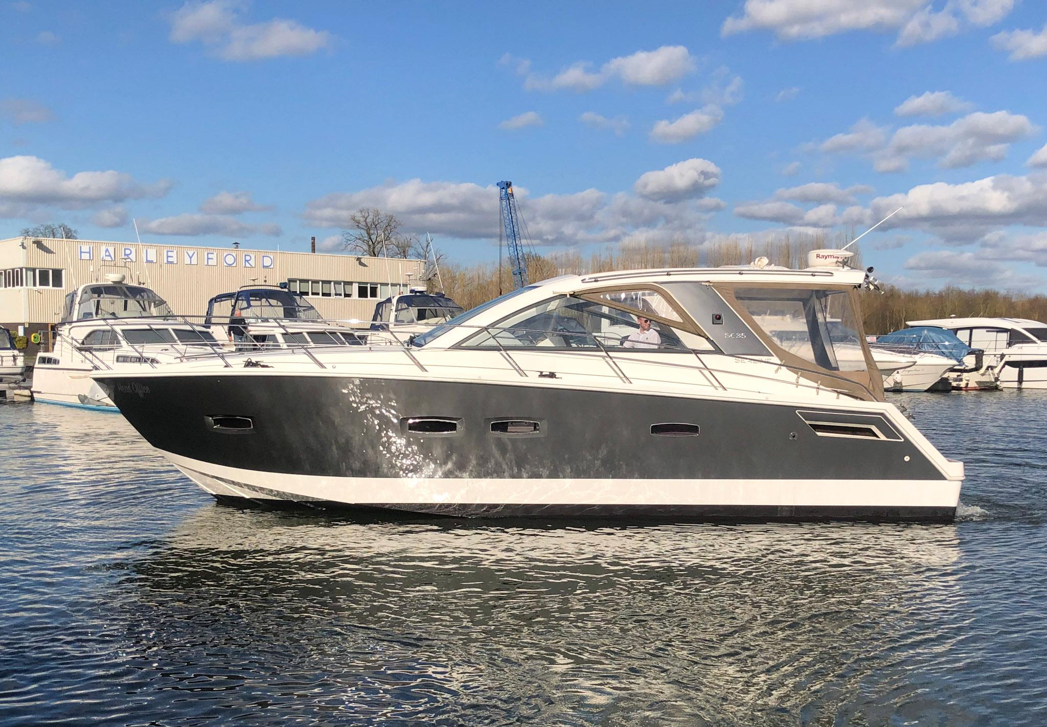2011 Sealine SC35 - Buckinghamshire | Boatshop24 UK