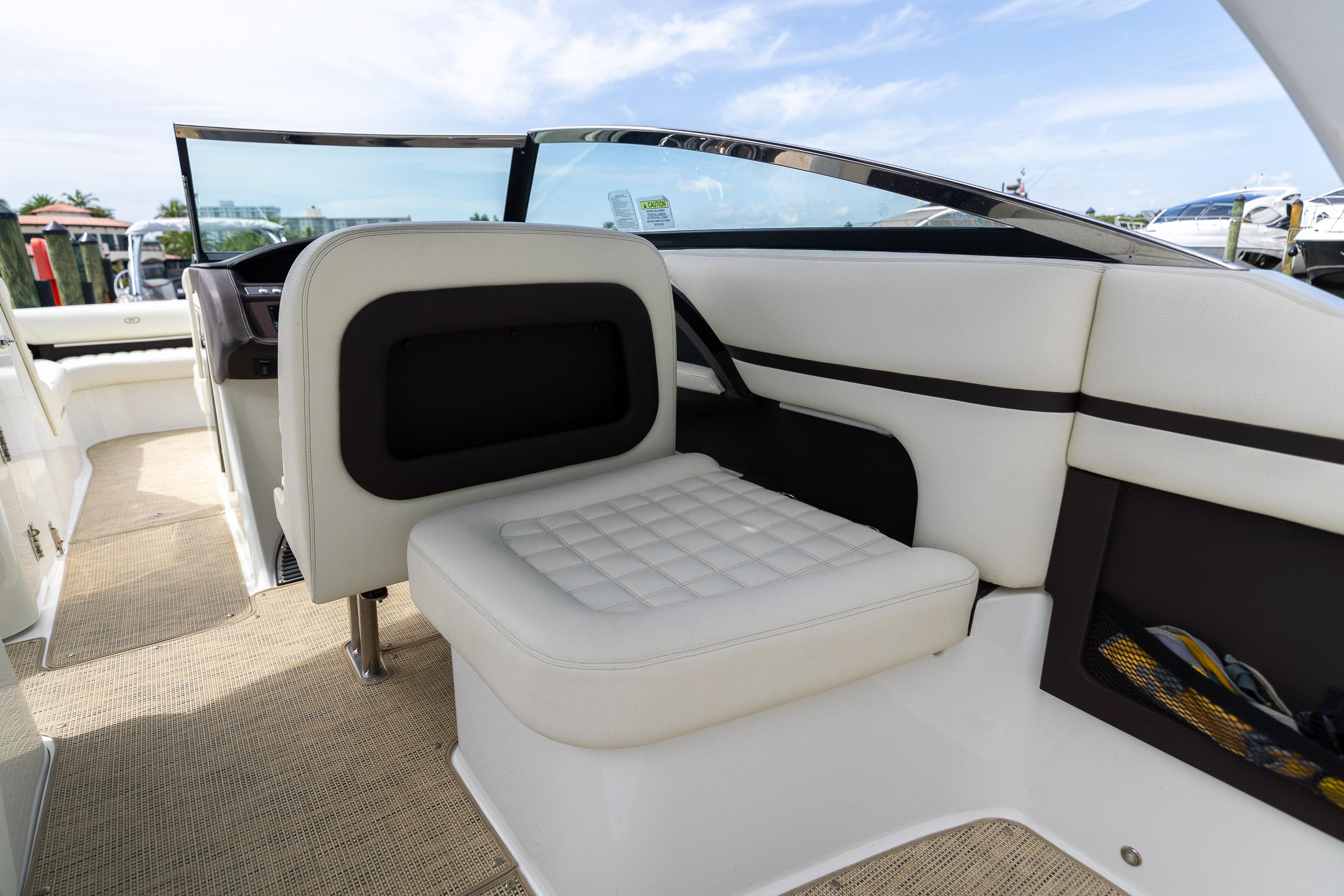 2019 Cobalt 30SC Bowrider for sale - YachtWorld