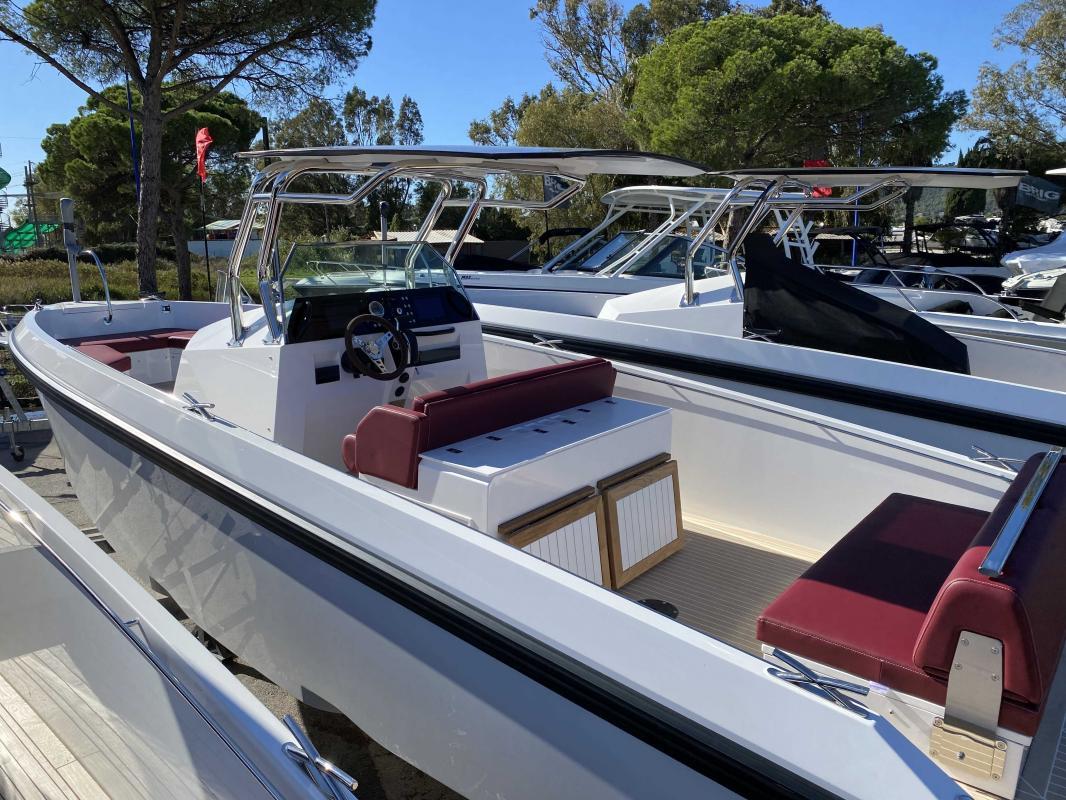 New Delta Powerboats T26 in 83 - Var - iNautia