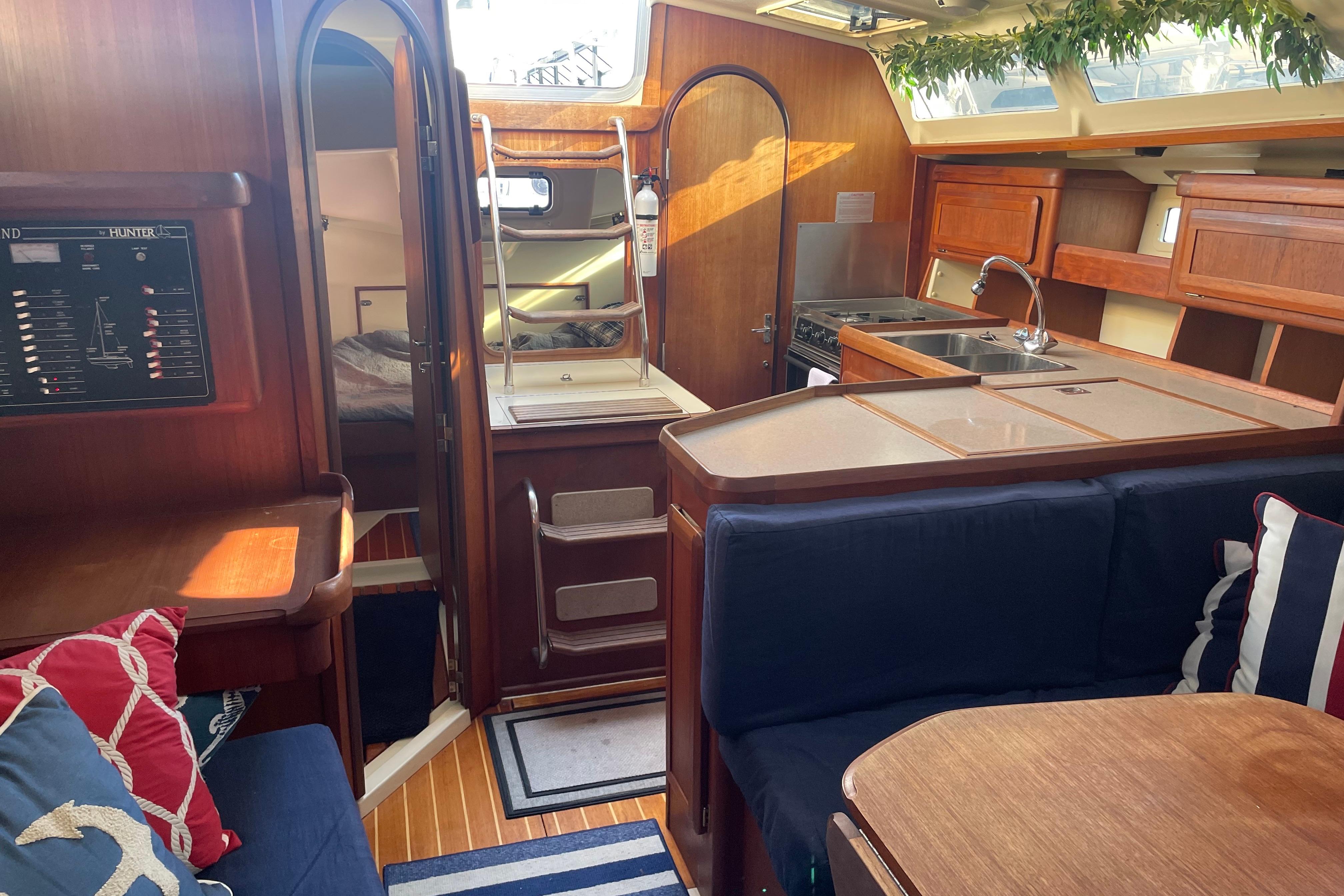 1994 Hunter Legend 37.5 Racer/Cruiser for sale - YachtWorld