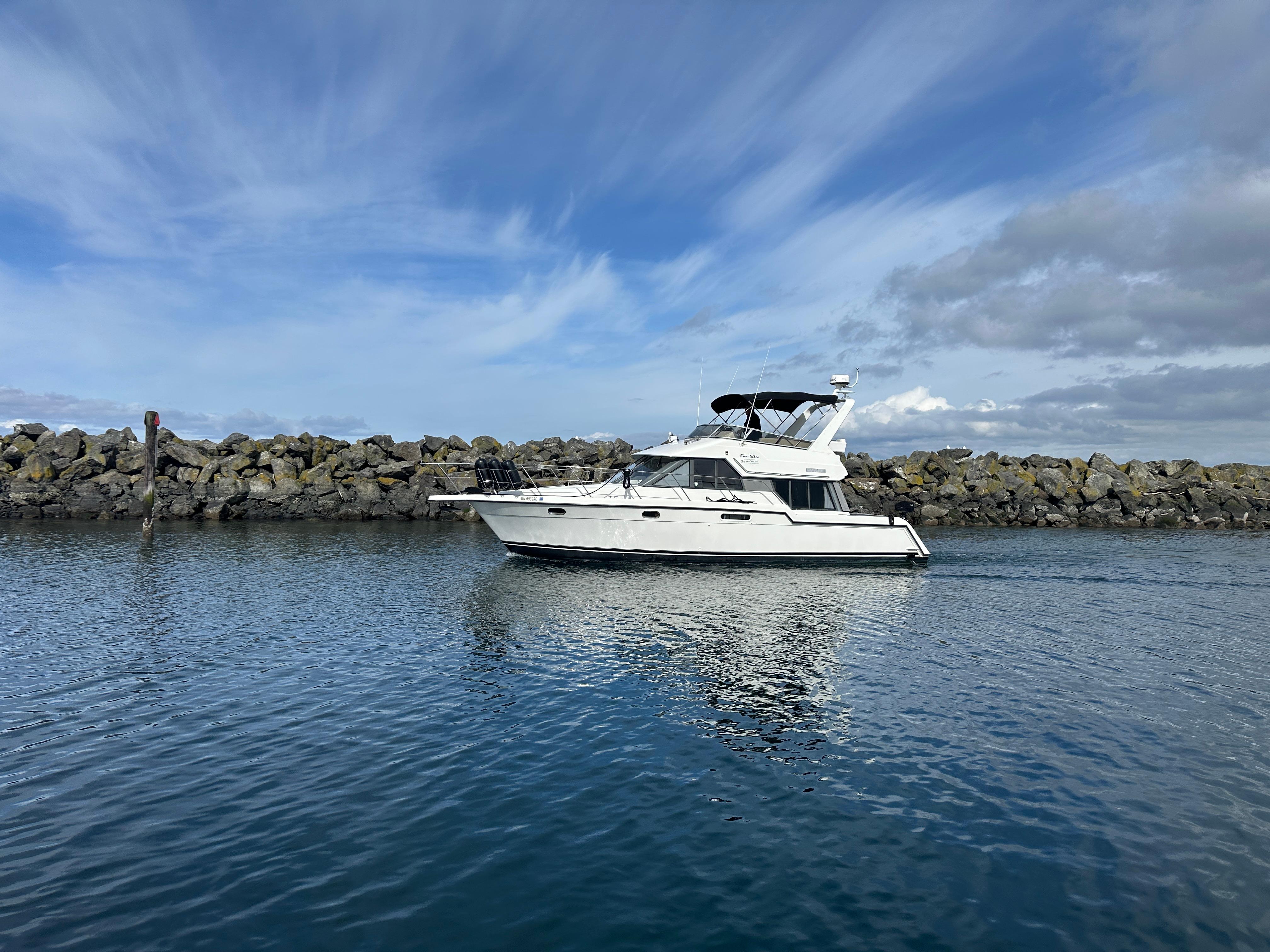 1994 Carver 370 Voyager Motor Yachts for sale - YachtWorld