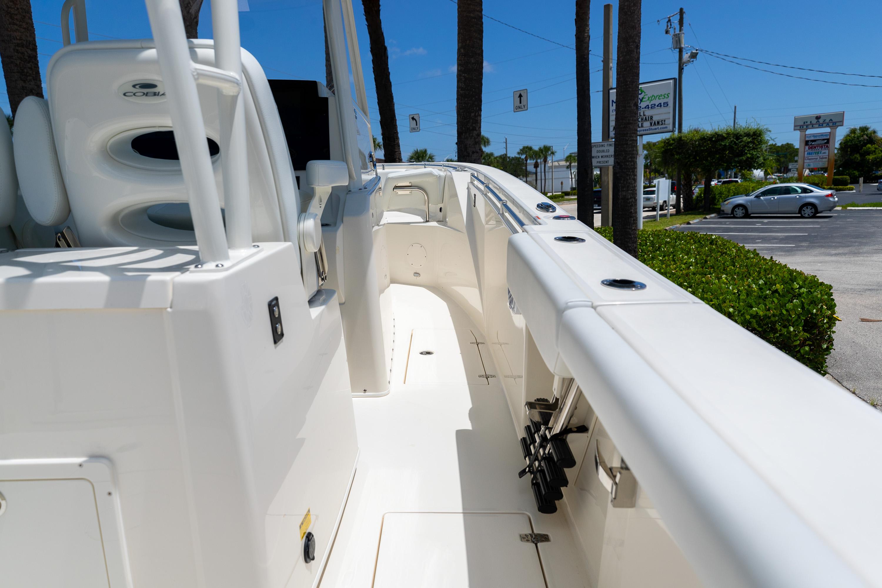 2024 Cobia 320 CC Center Console for sale - YachtWorld
