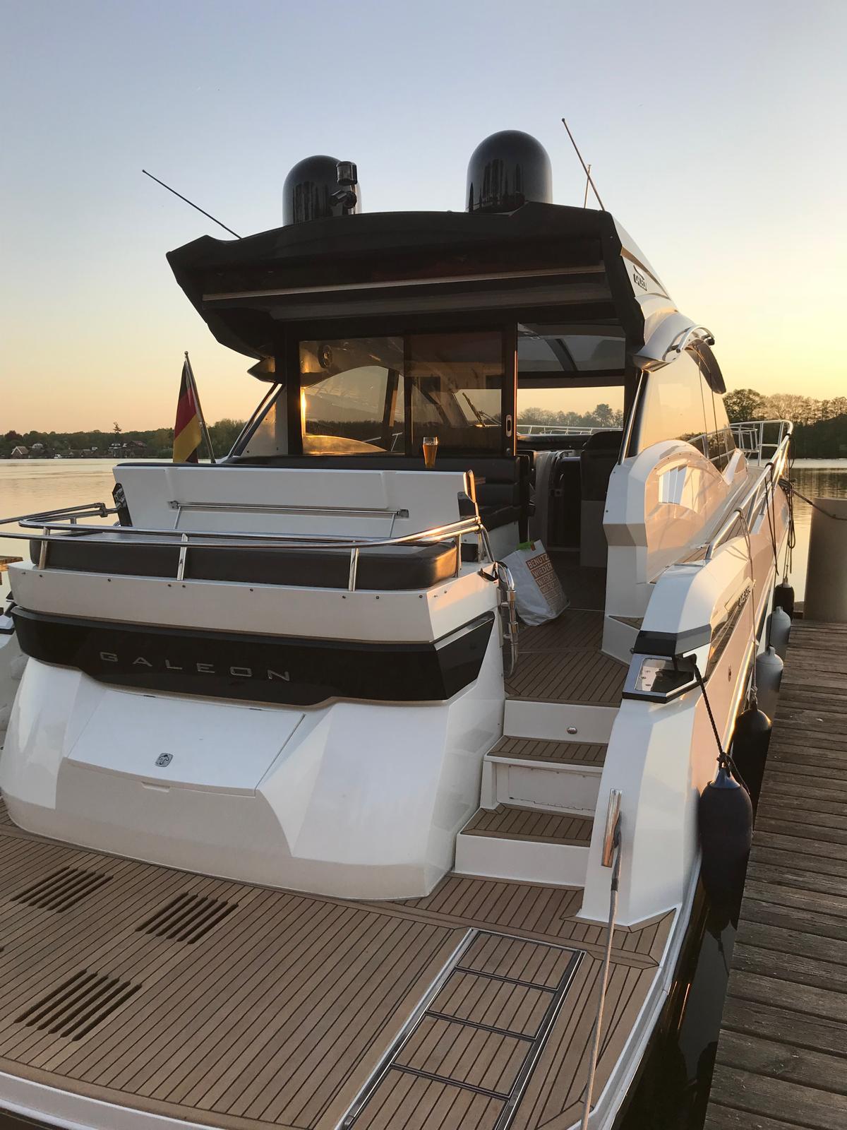 Galeon 445 / 485 HTS mit Heckgarage Usado en Brandenburg - Cosas de Barcos