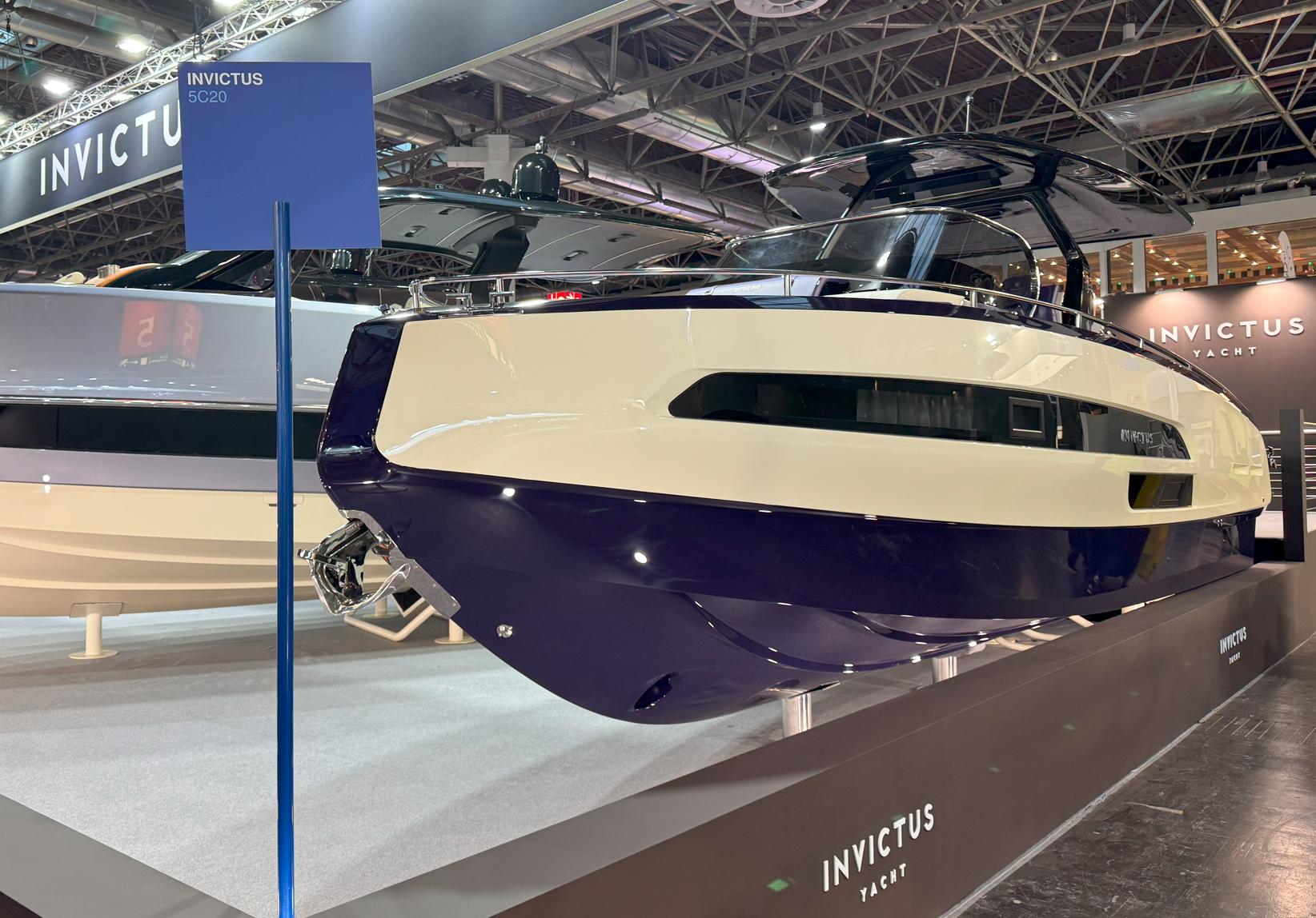 Invictus GT 320 - Atelier Version - Unicat | 10m | 2025 - Baden ...