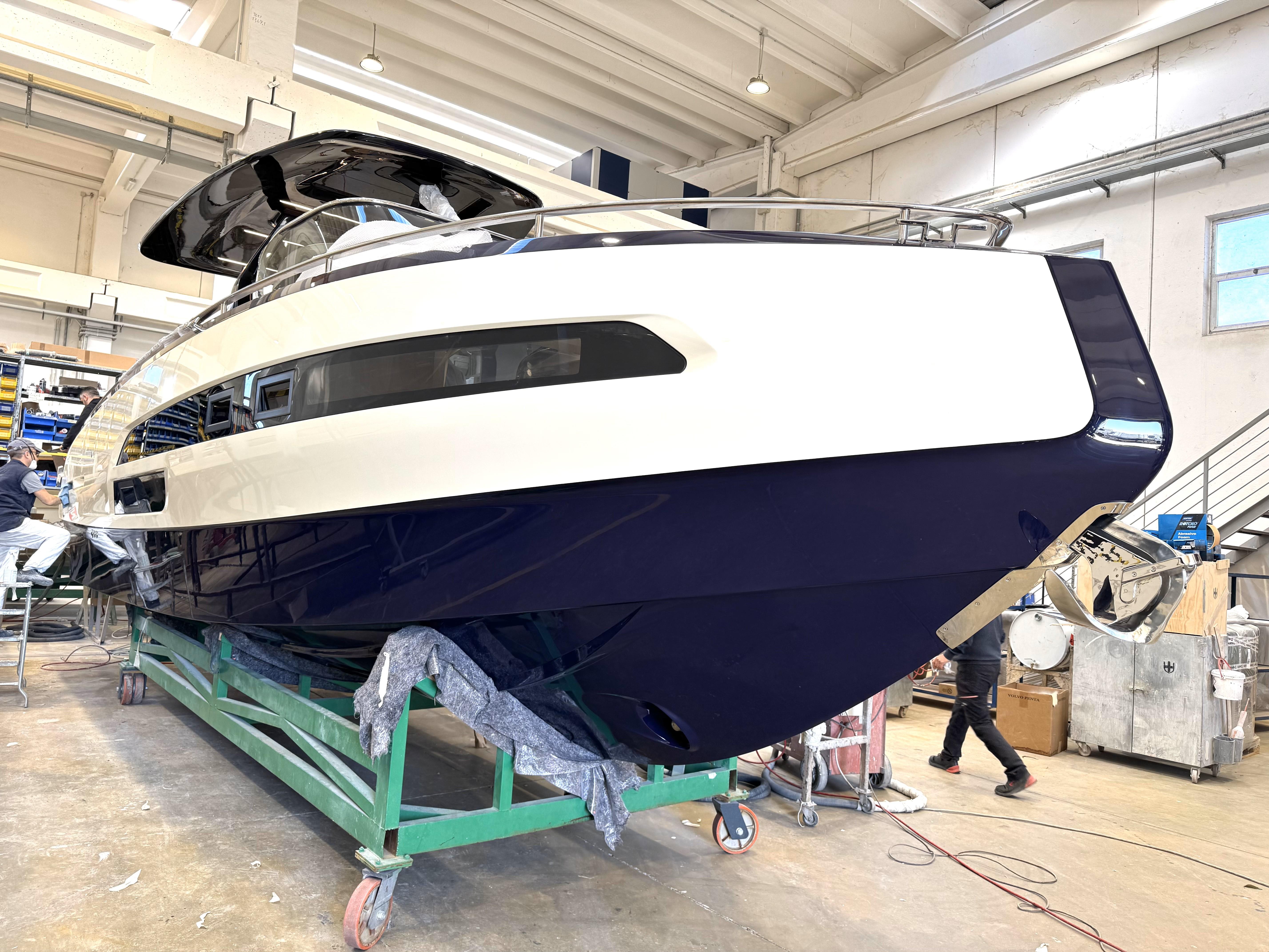 New 2025 Invictus GT 320 - Atelier Version - Unicat - Baden-Württemberg ...