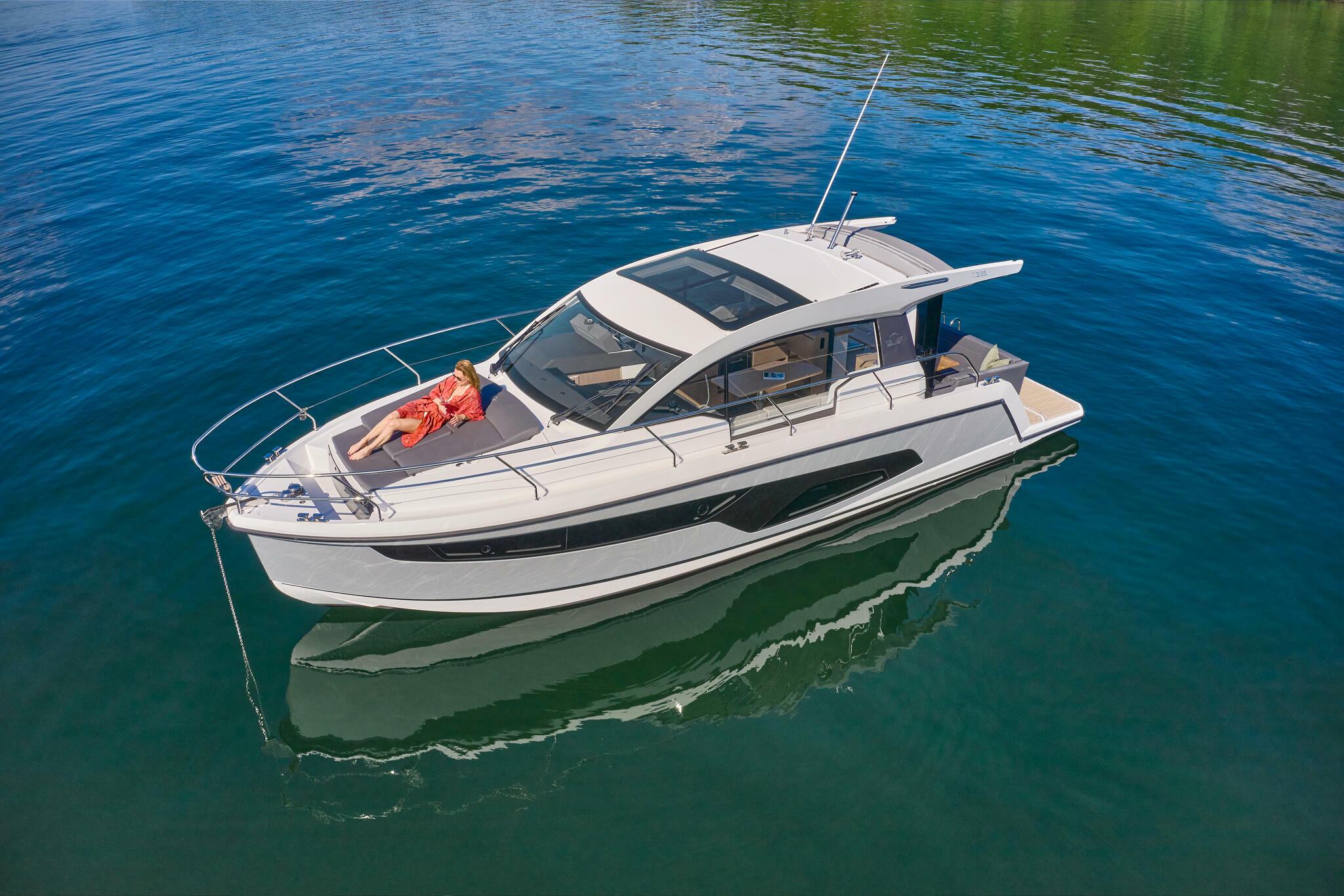 Sealine C335 | 10m | 2024 - Surrey | Boats and Outboards