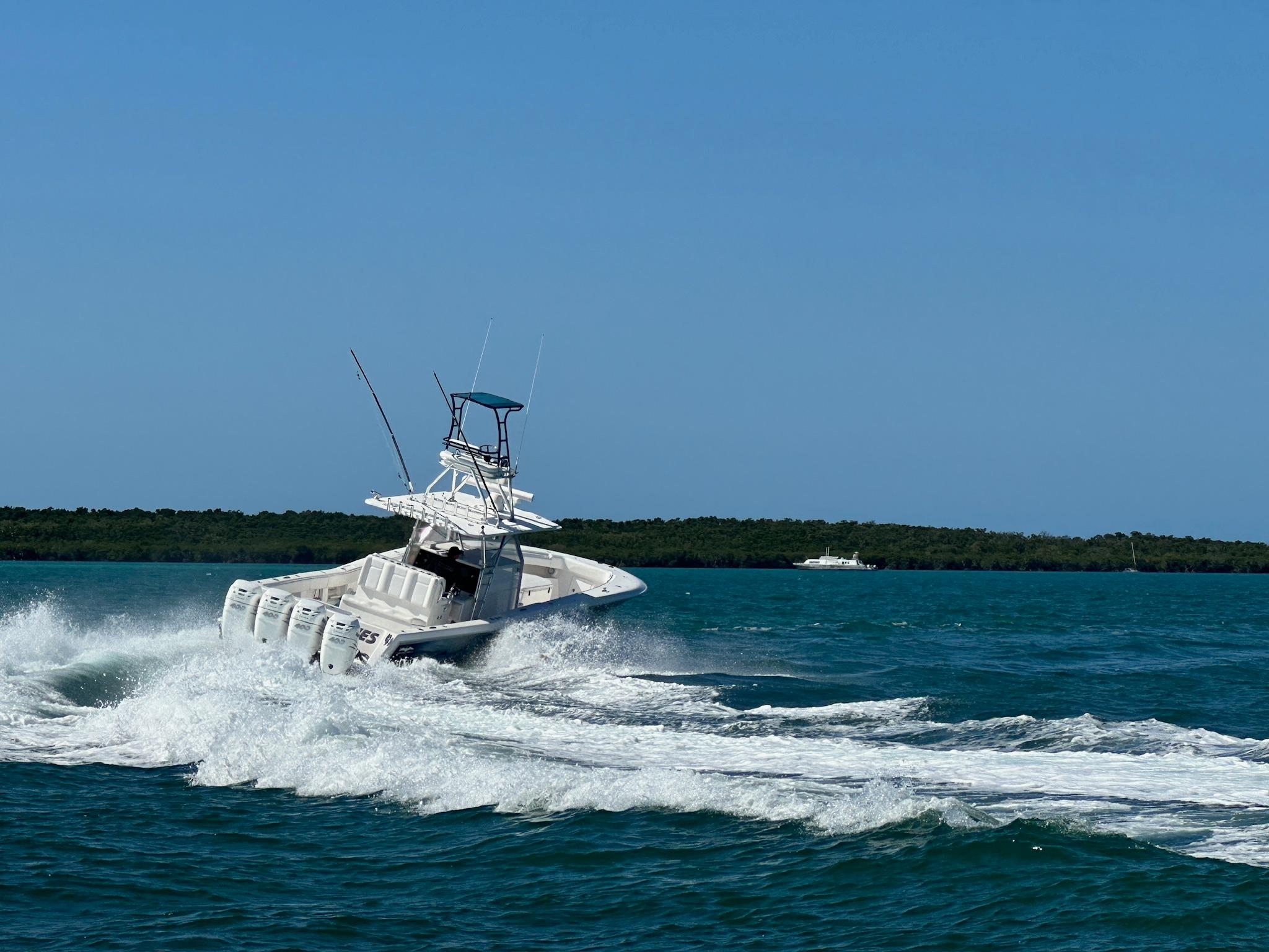 2013 Invincible 42 CC Center Console for sale - YachtWorld