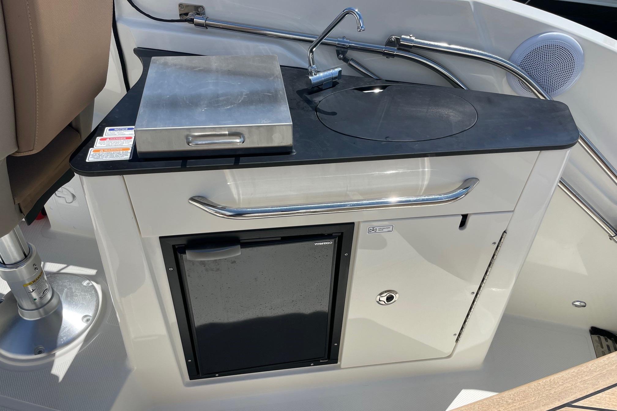 Quicksilver Activ 805 Cruiser | 2023 | 8m - Var ( 83 ) | Boatshop24