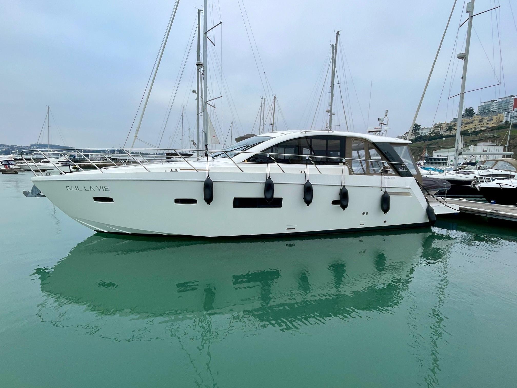 Sealine SC42 | 2012 | 14m - Surrey | Boatshop24