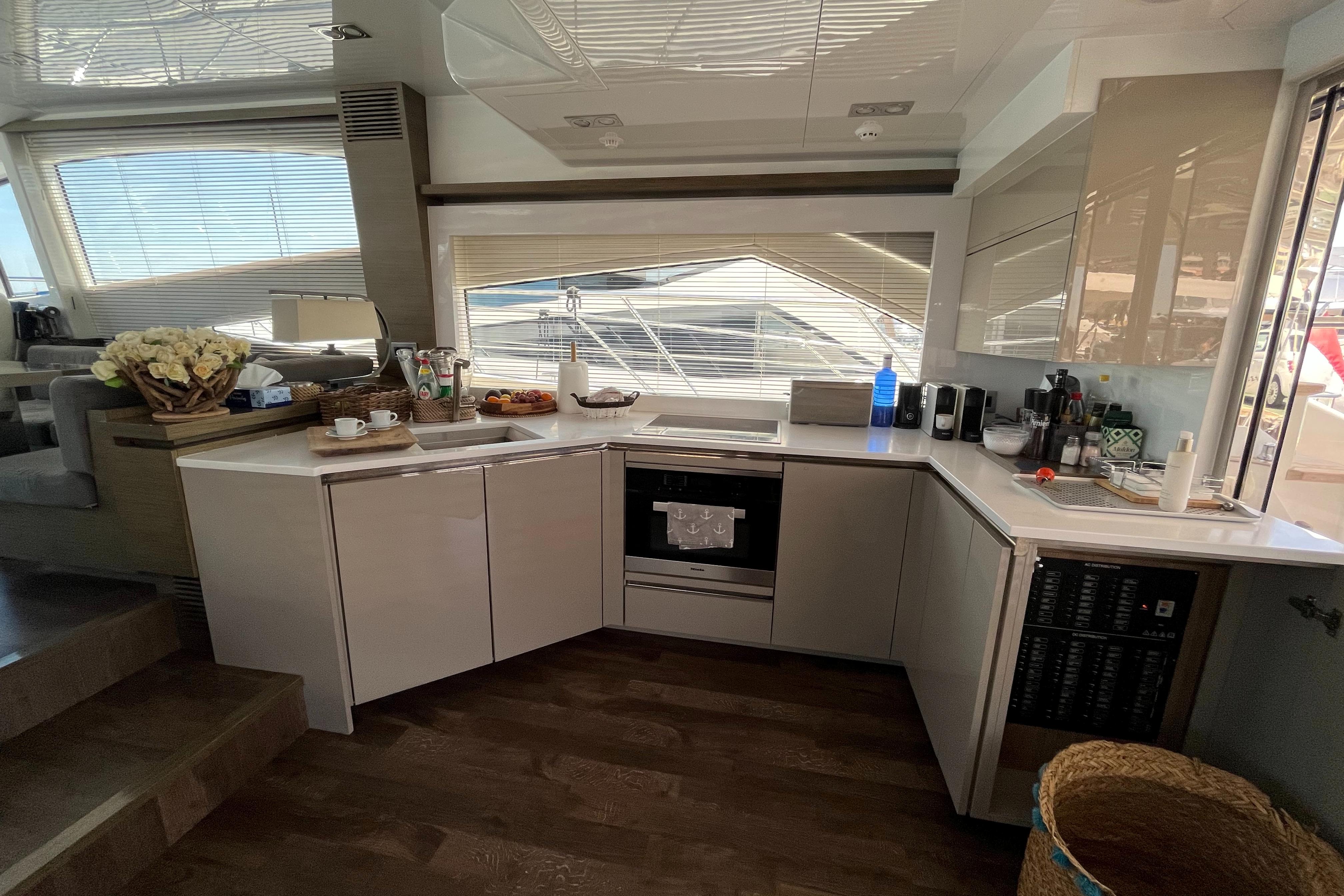 2017 Pearl 65 Motor Yacht for sale - YachtWorld