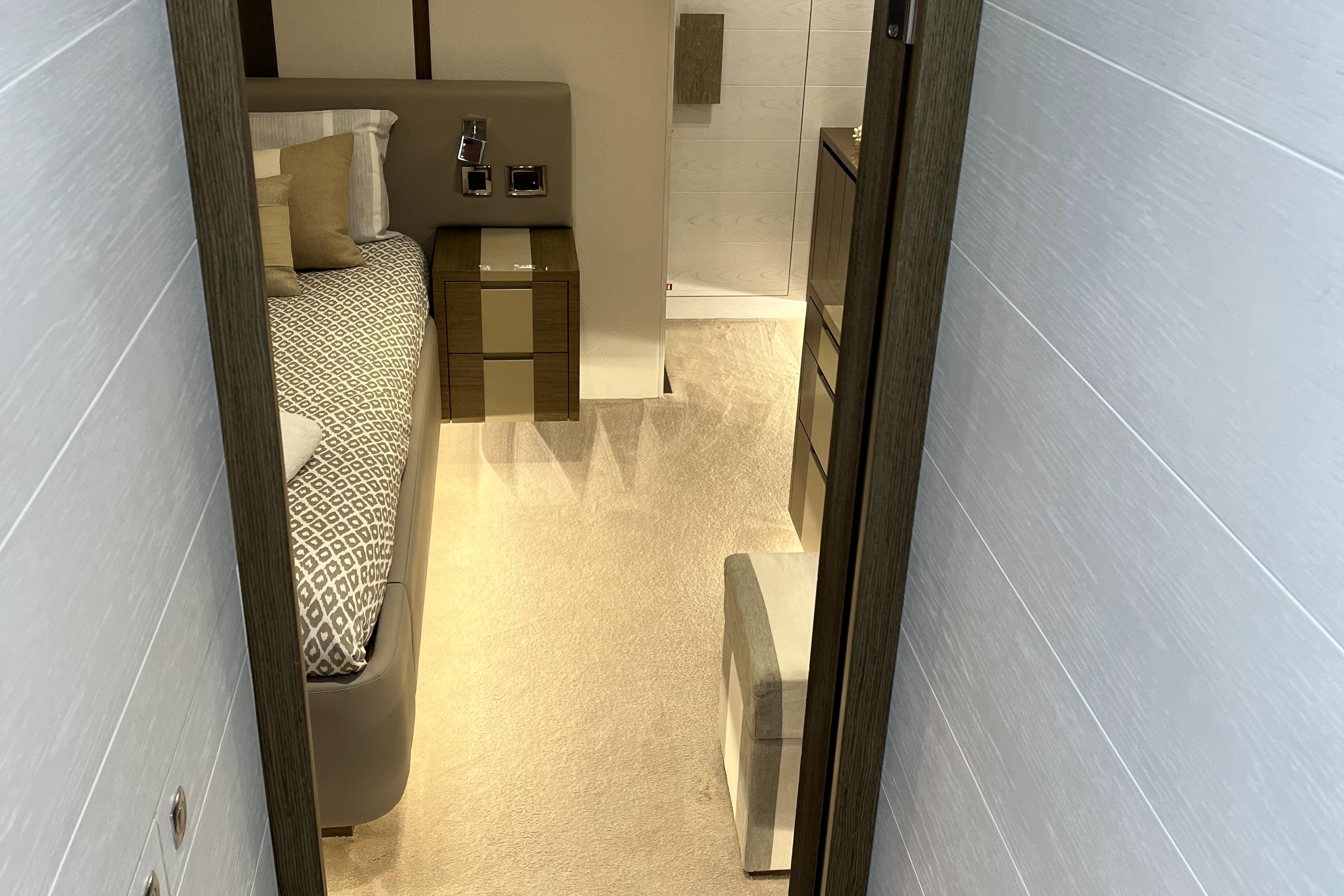 2017 Pearl 65 Motor Yacht for sale - YachtWorld