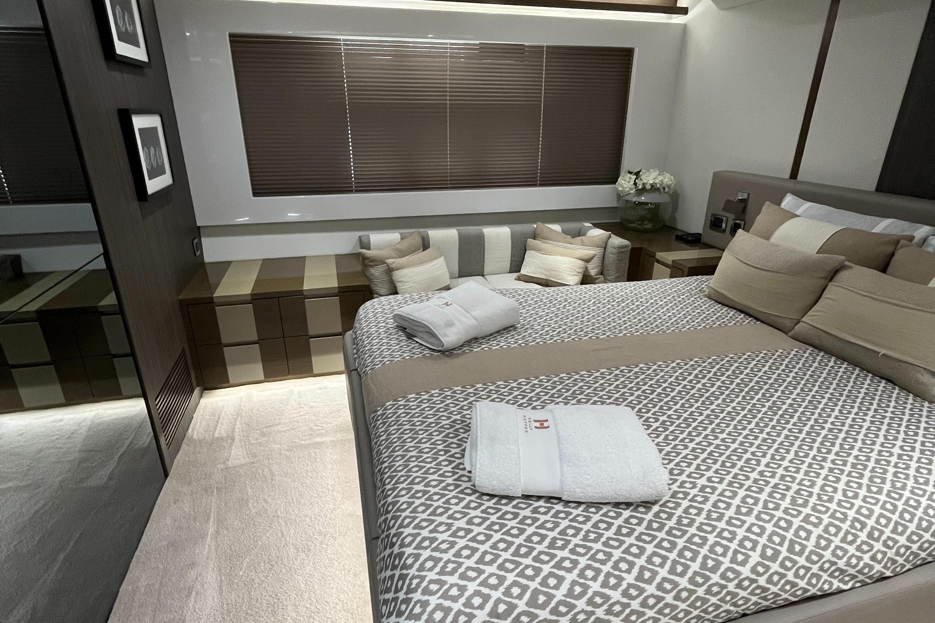 2017 Pearl 65 Motor Yacht for sale - YachtWorld