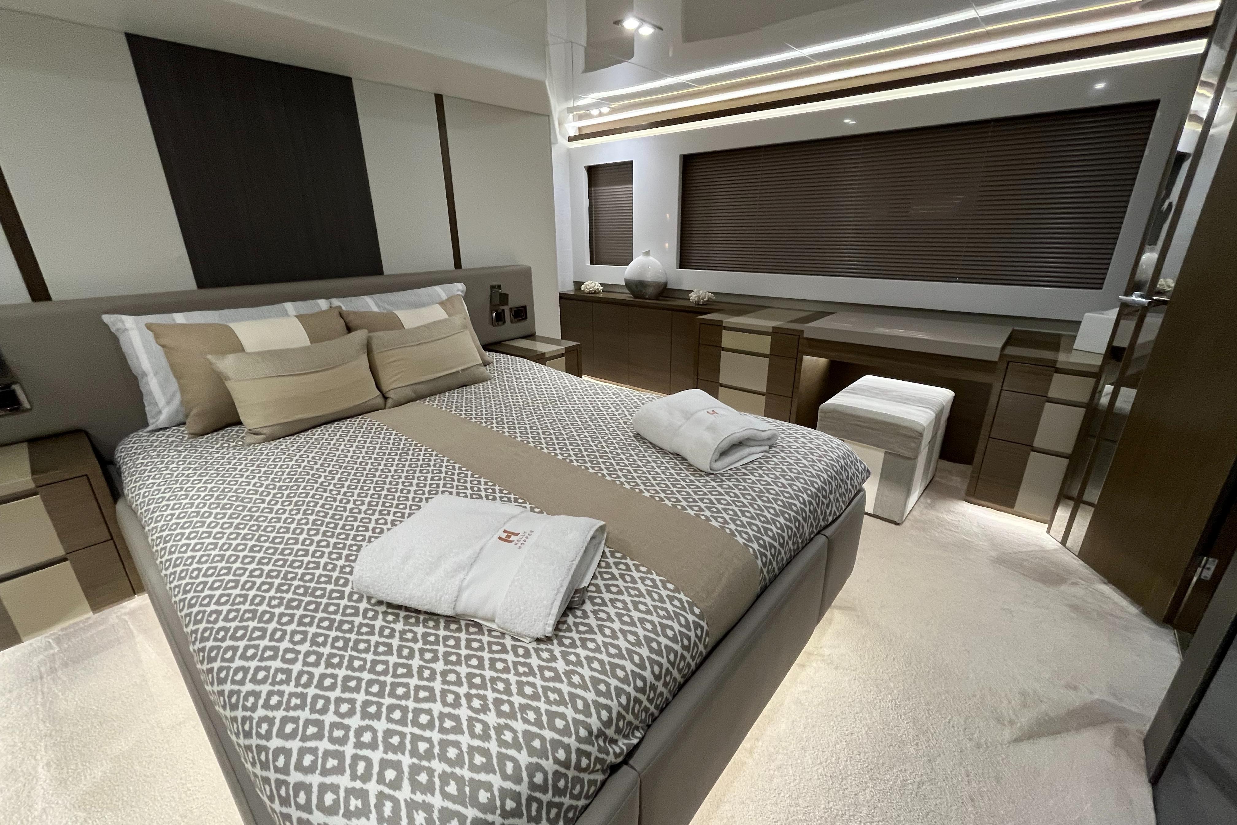 2017 Pearl 65 Motor Yachts for sale - YachtWorld