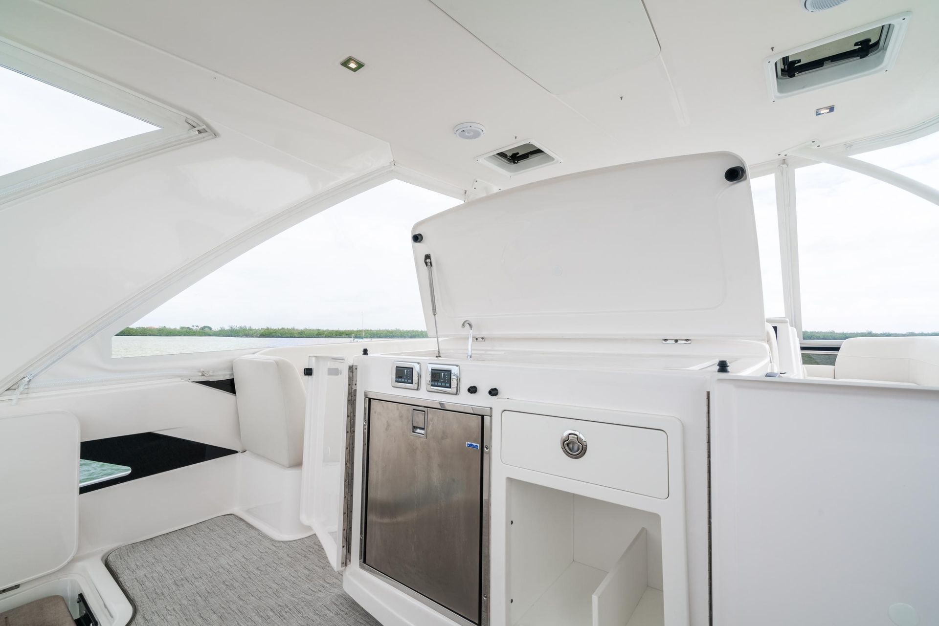 2018 Tiara Yachts 53 Flybridge - Weber Yachts