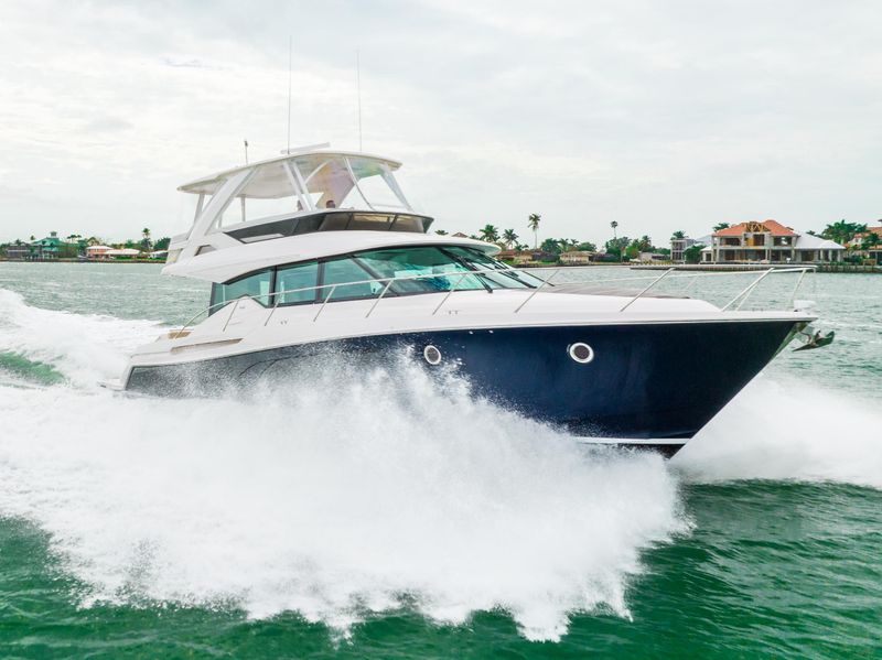 2018 Tiara Yachts 53 Flybridge - Weber Yachts