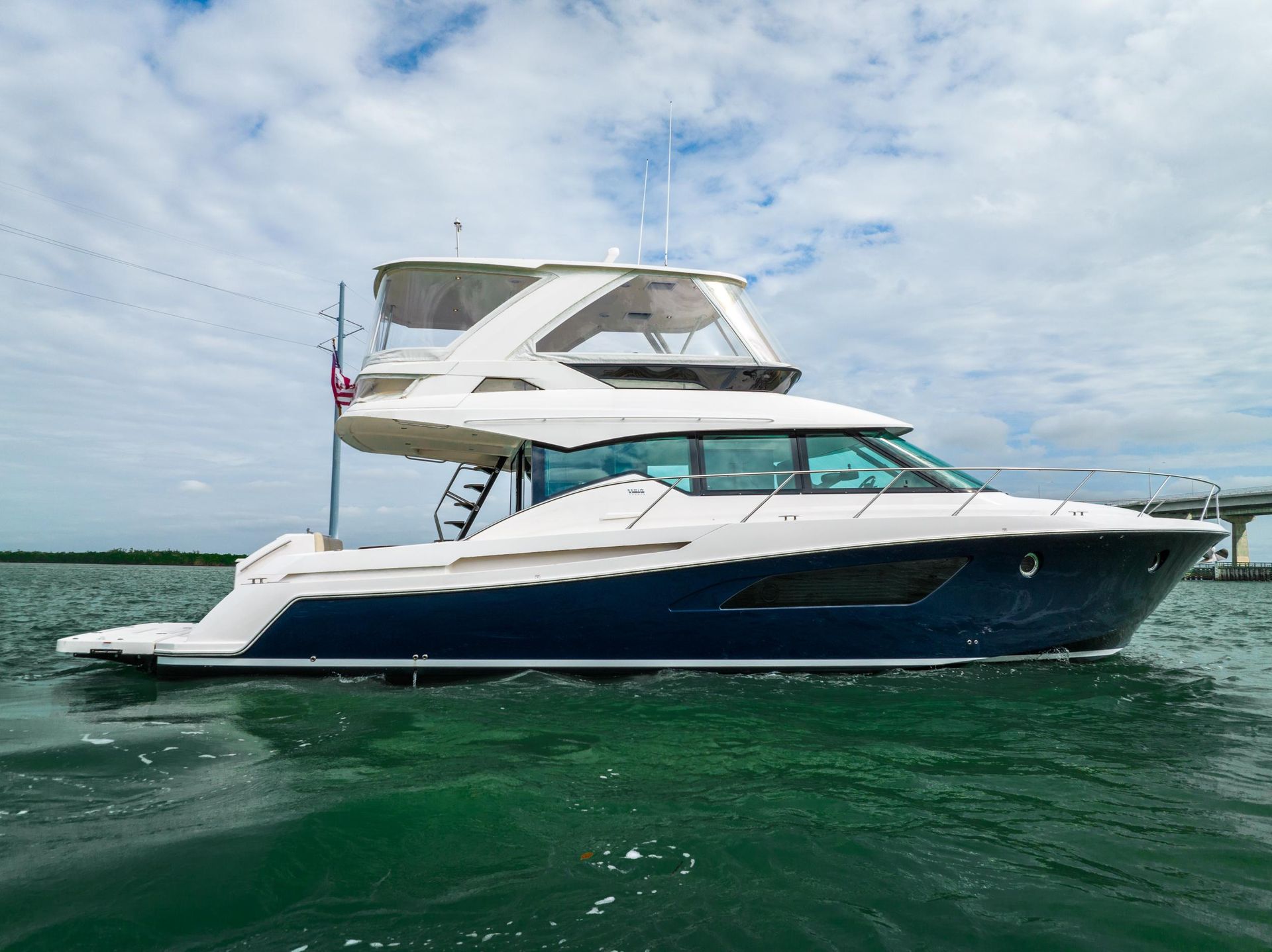 2018 Tiara Yachts 53 Flybridge - Weber Yachts