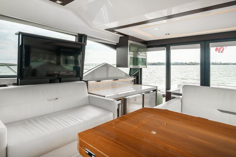 2018 Tiara Yachts 53 Flybridge - Weber Yachts