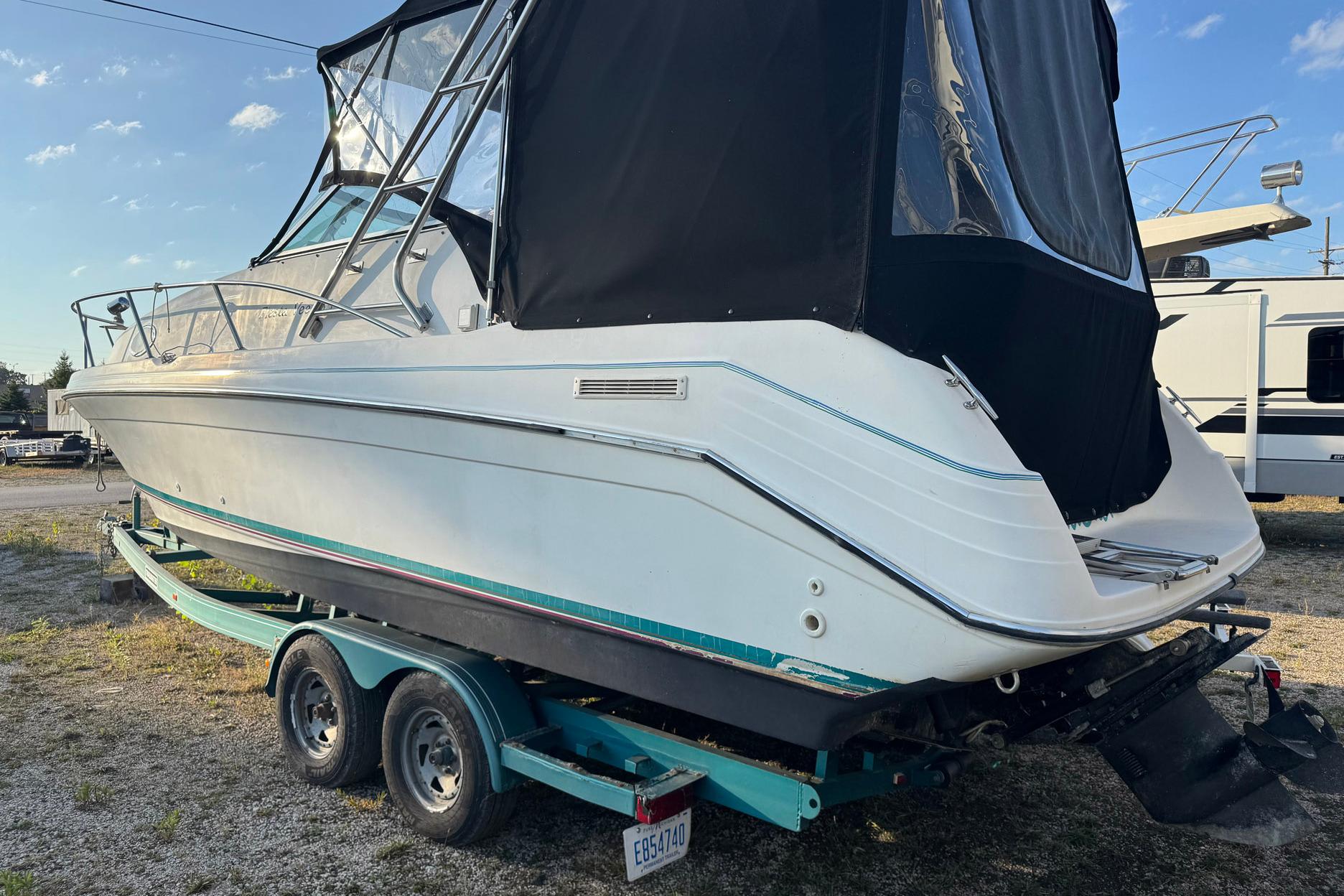 Rinker Fiesta Vee 265 Usado en Michigan - Cosas de Barcos