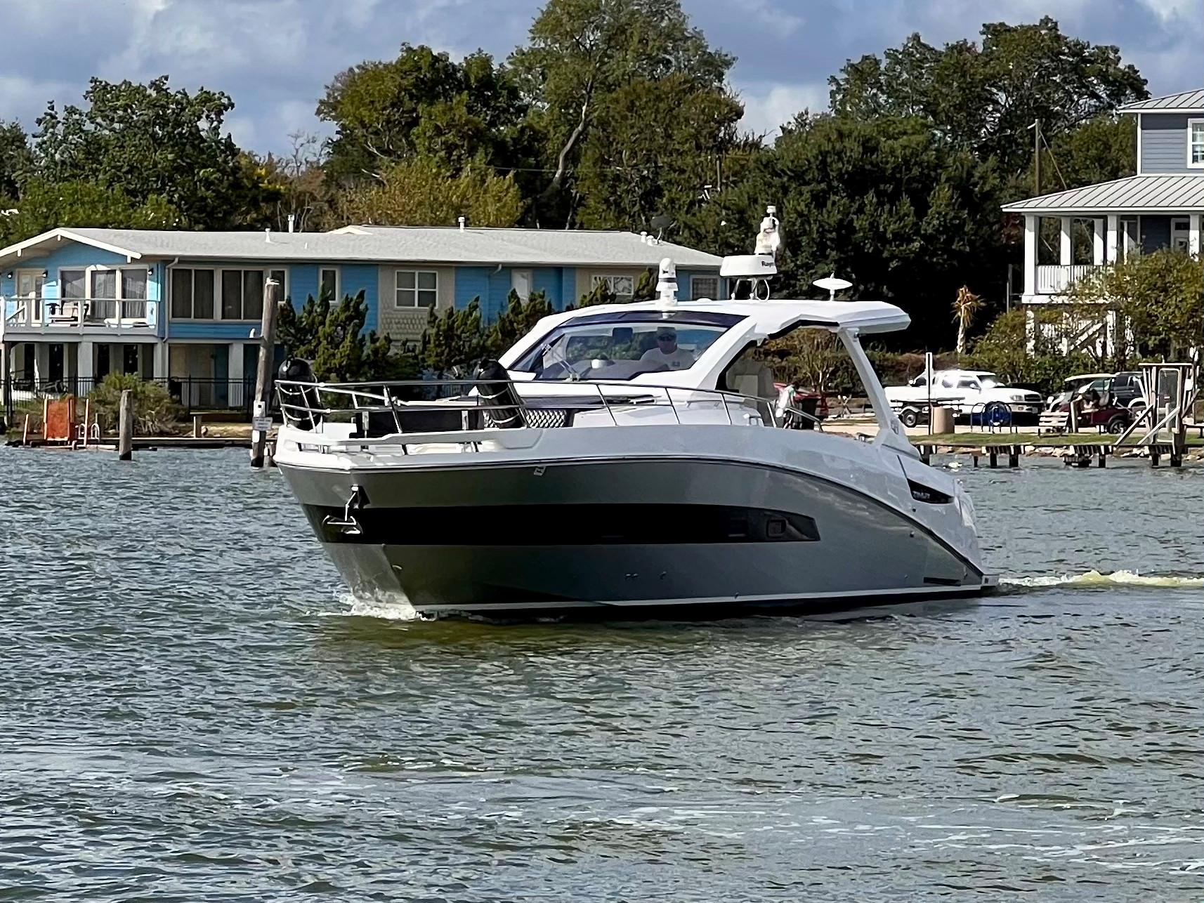 2018 Azimut 40 Verve Express Cruiser for sale - YachtWorld