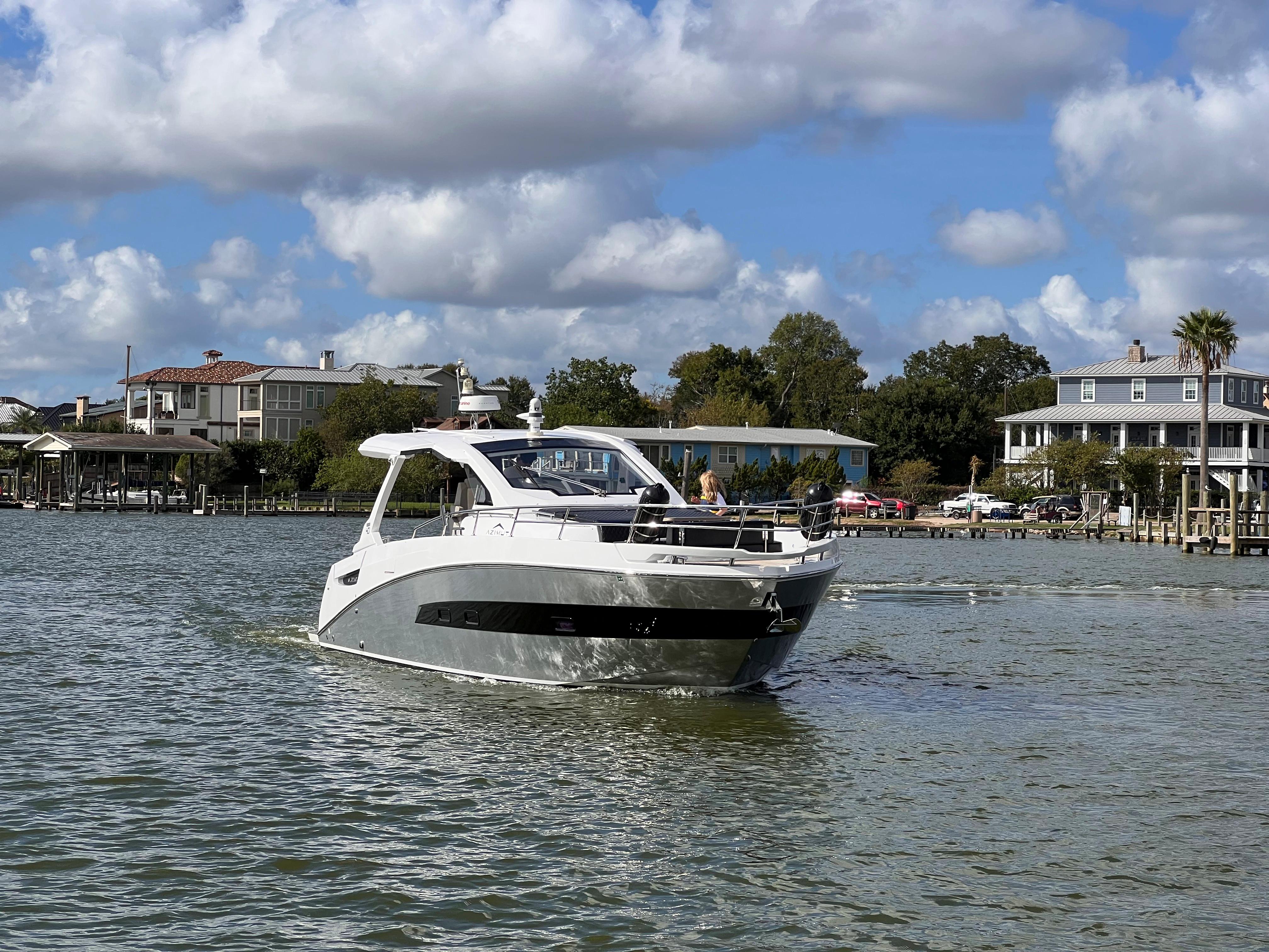 2018 Azimut 40 Verve Express Cruiser for sale - YachtWorld