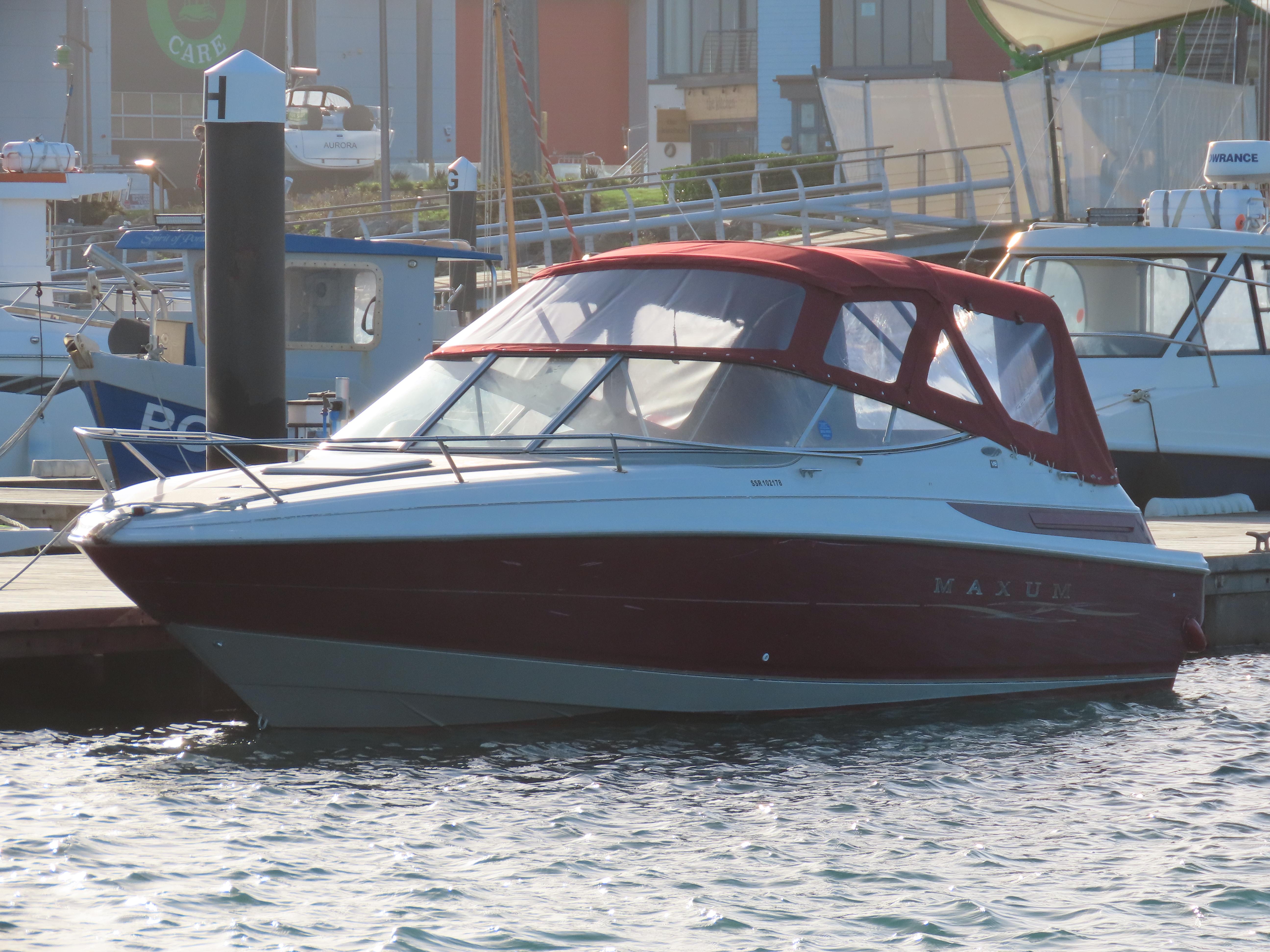 1998 Maxum 2300 SC Cuddy Cabin Kaufen - YachtWorld