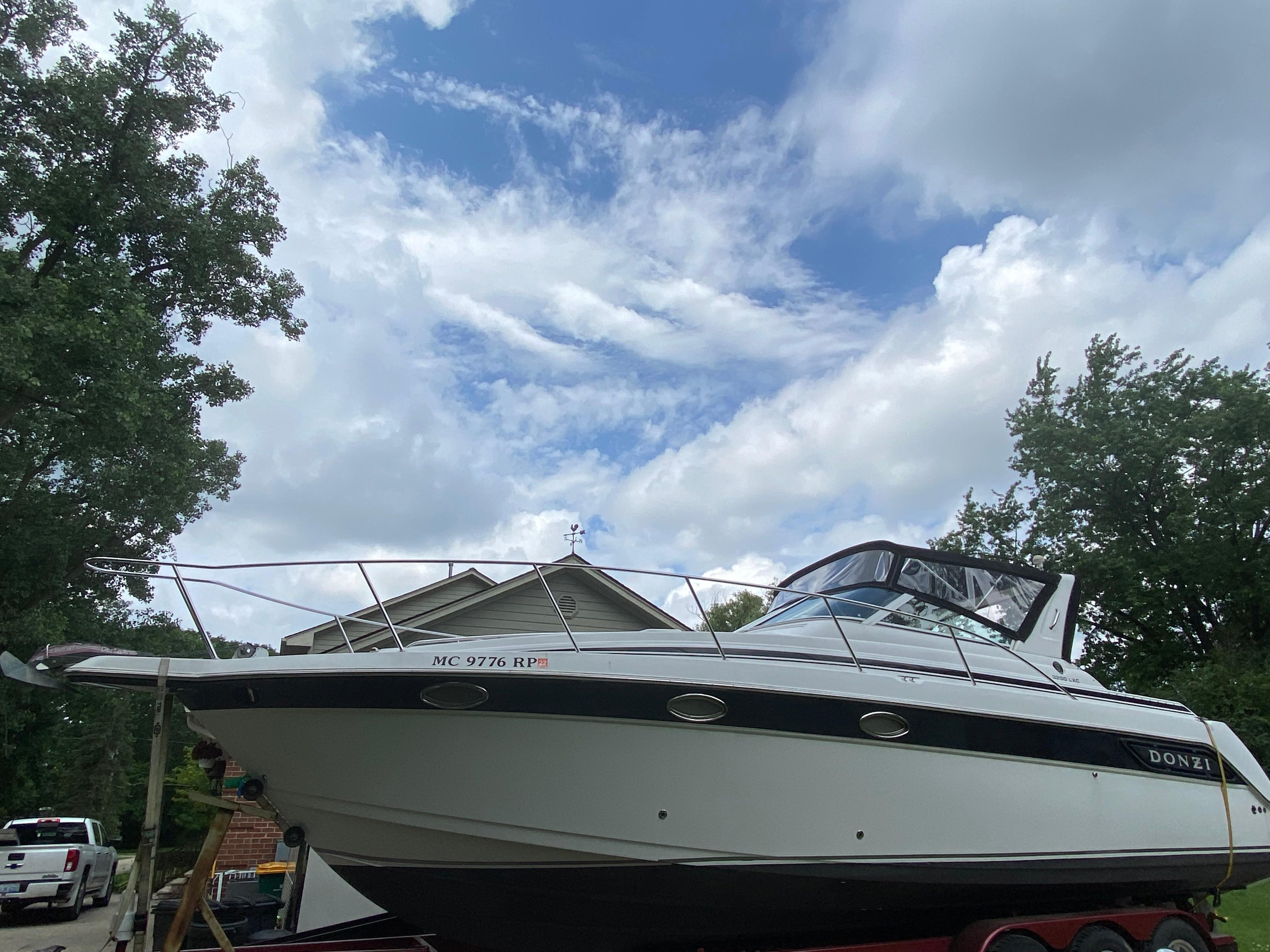 1998 Donzi 3250 Express Cruiser for sale - YachtWorld