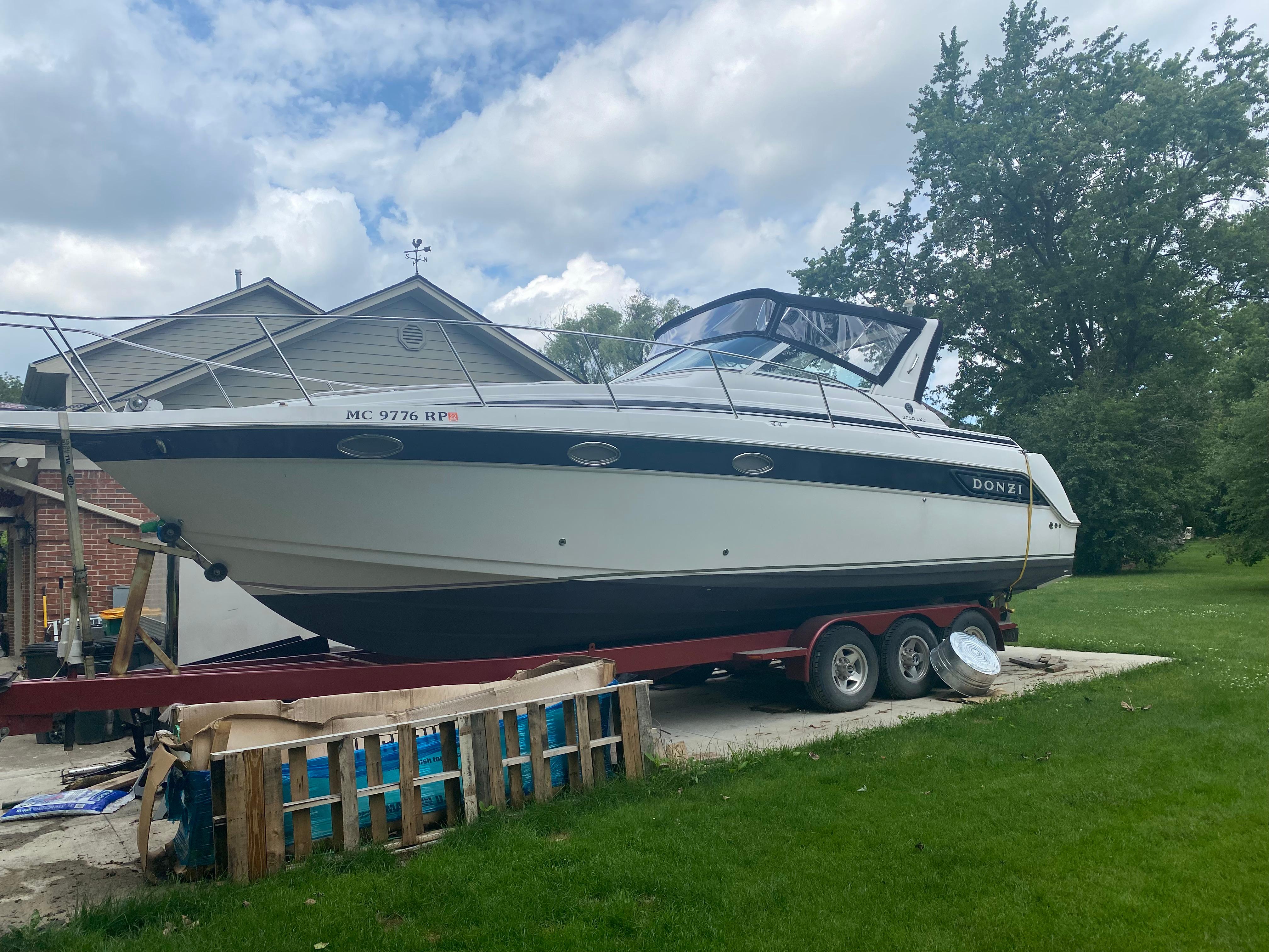 1998 Donzi 3250 Express Cruiser for sale - YachtWorld