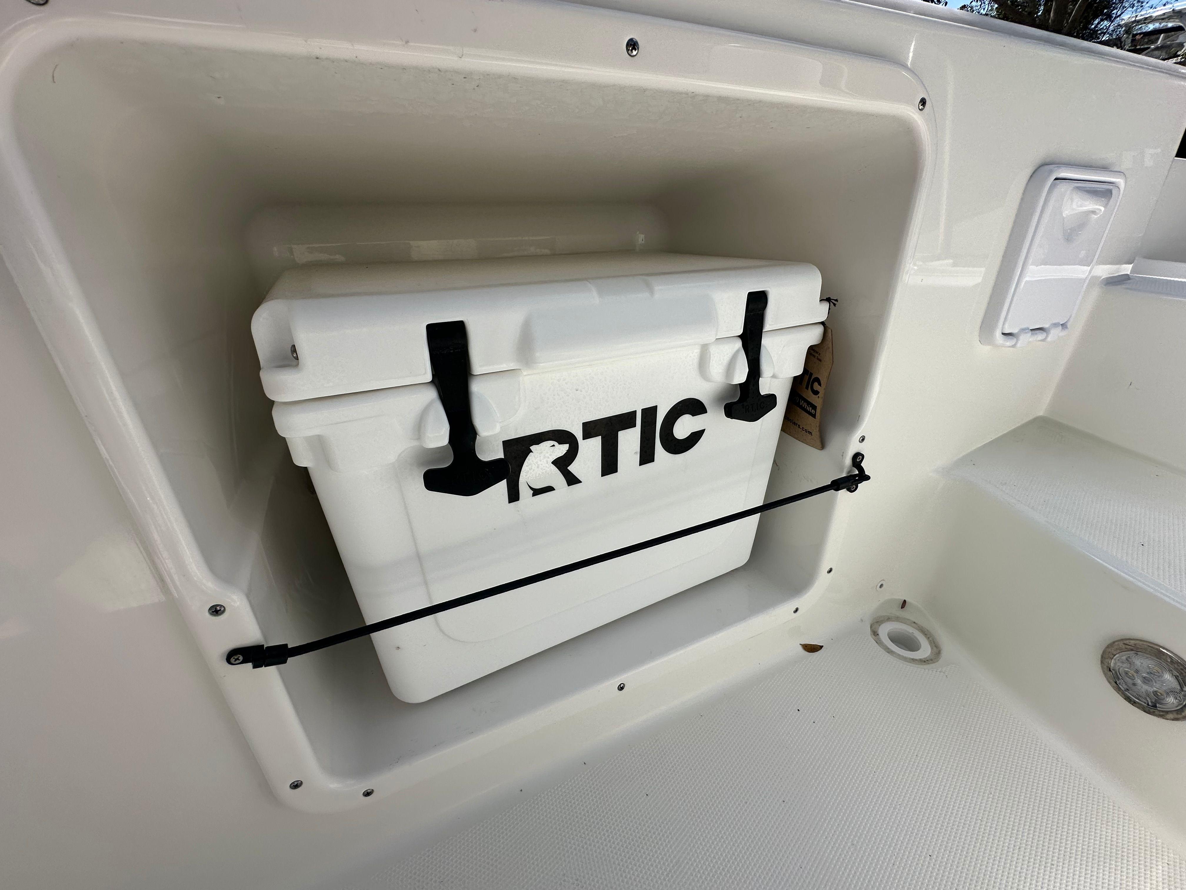 2023 World Cat 230 SD Dual Console for sale - YachtWorld