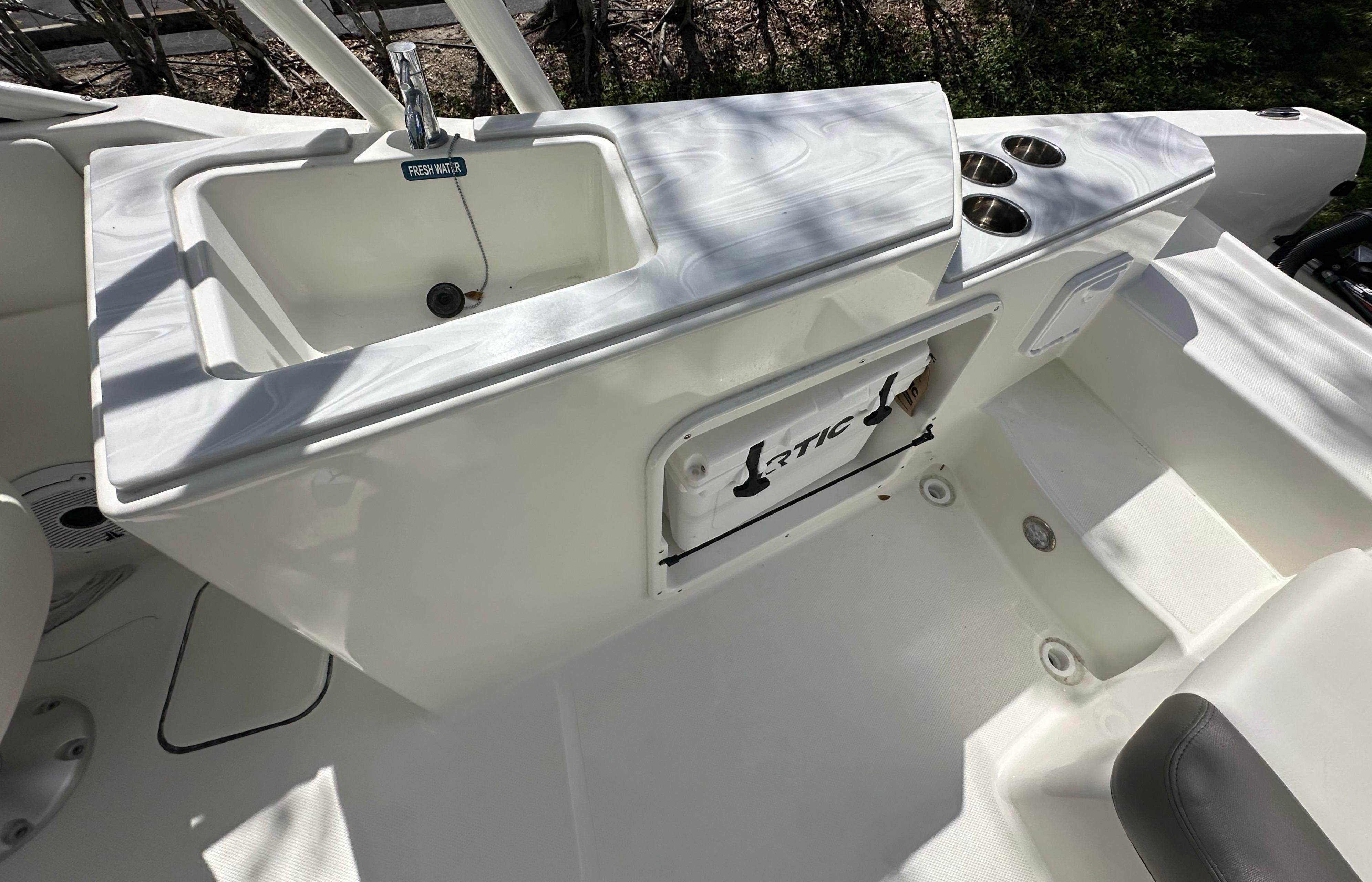 2023 World Cat 230 SD Dual Console for sale - YachtWorld