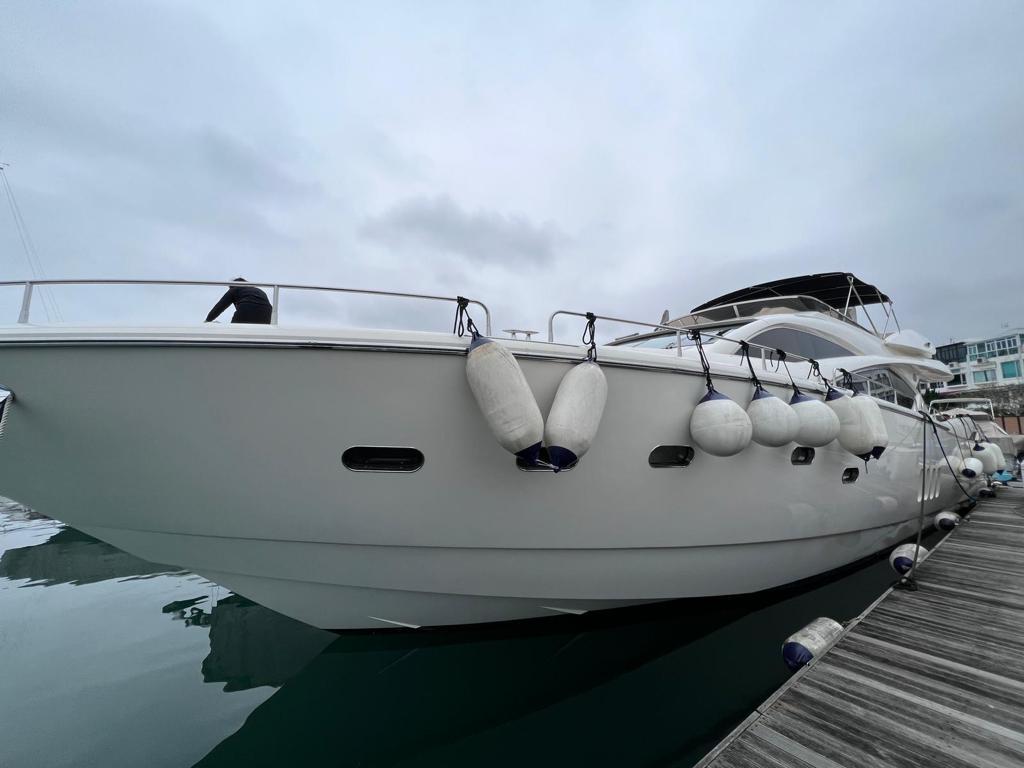 2005 Flybridge Sunseeker for sale - YachtWorld