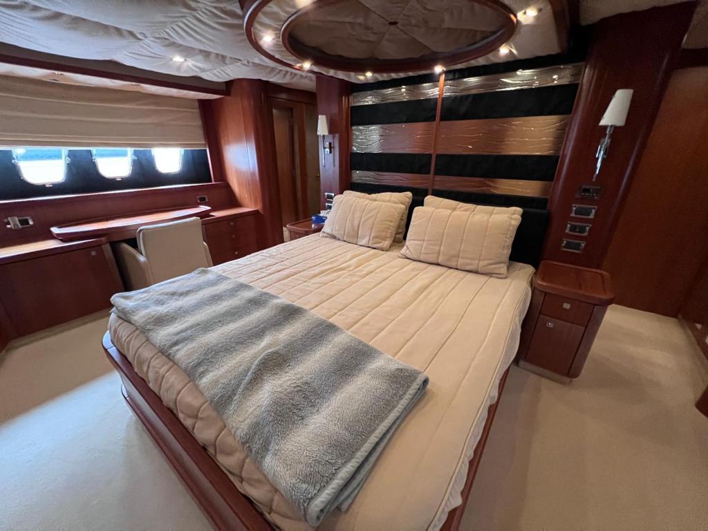 2005 Flybridge Sunseeker for sale - YachtWorld