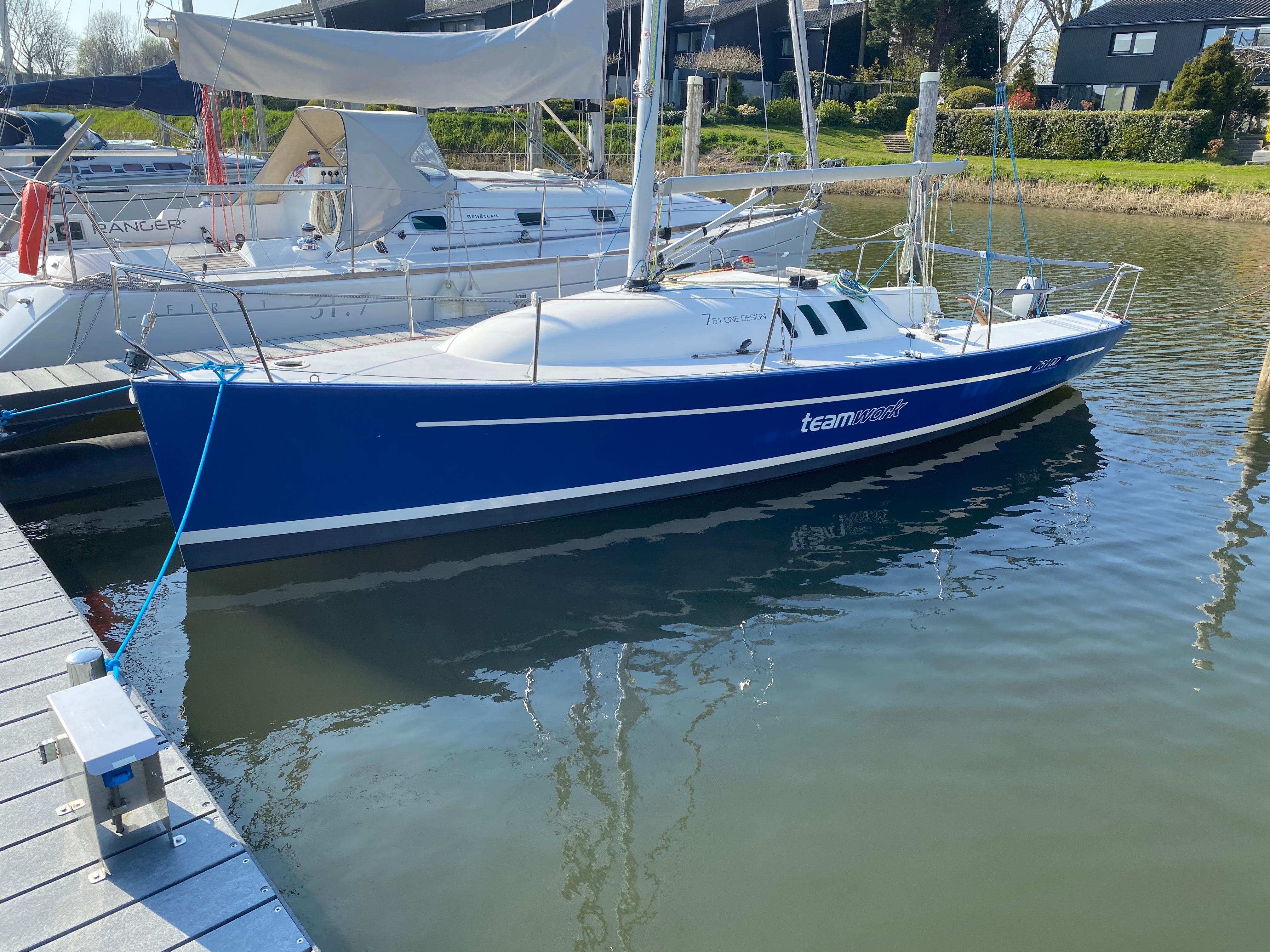 Gebraucht 1994 Helmsman 751 One Design | YachtFocus