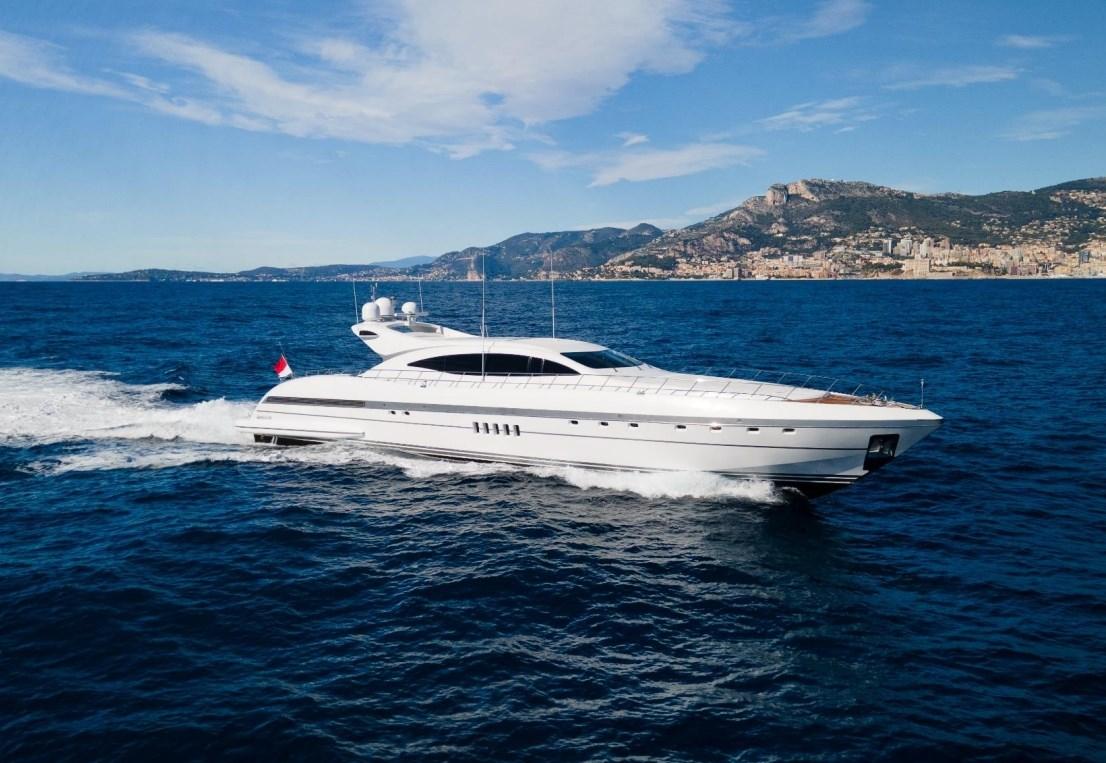 Mangusta Mangusta 108 | 2003 | 33m | Boatshop24