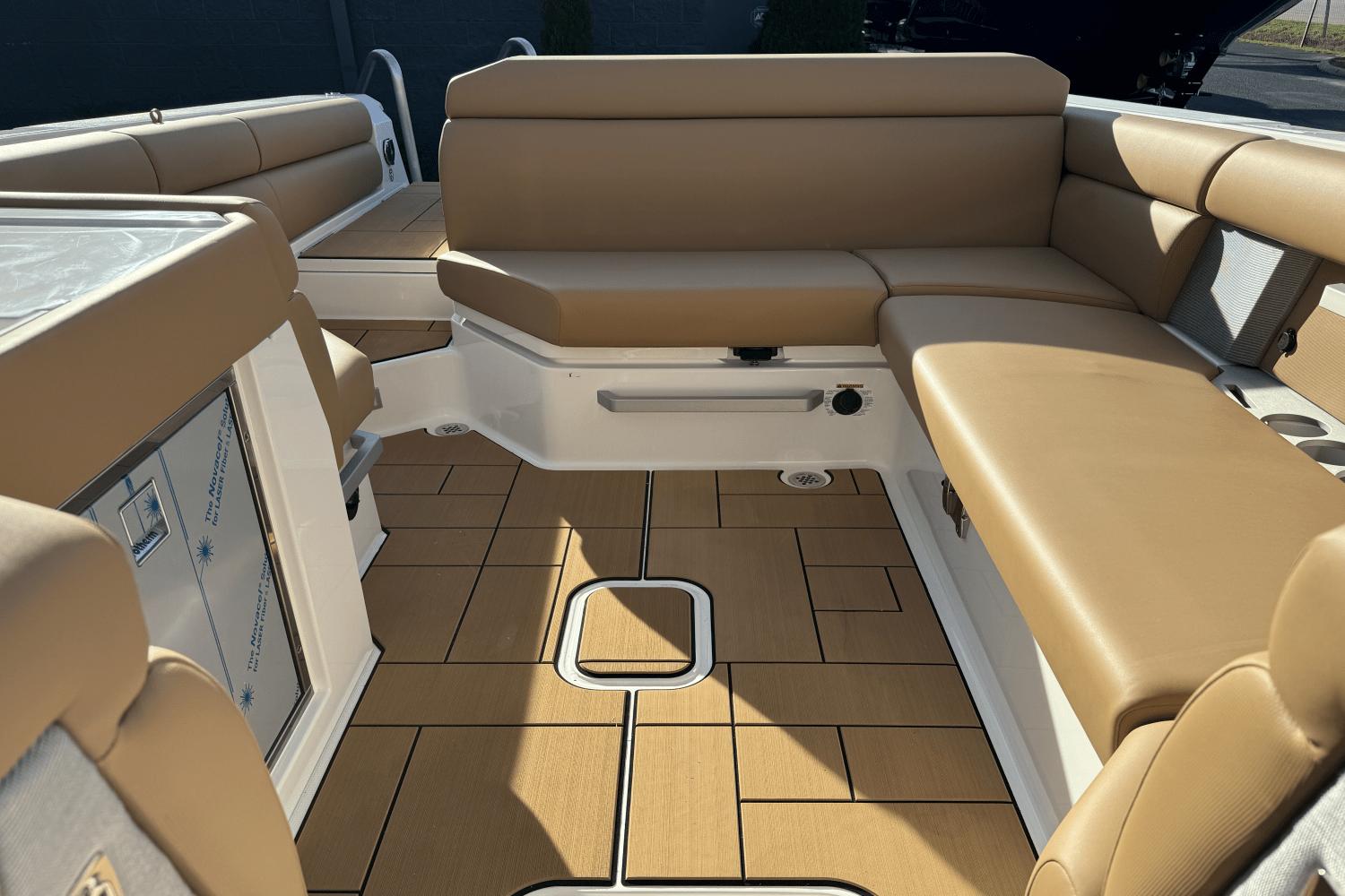 2024 Aviara AV28 Surf Runabout for sale - YachtWorld