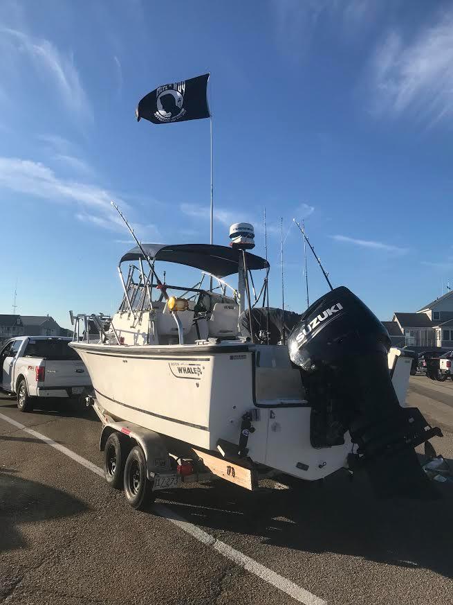 1993 Boston Whaler 23 Walkaround Cuddy Cabin till salu- YachtWorld