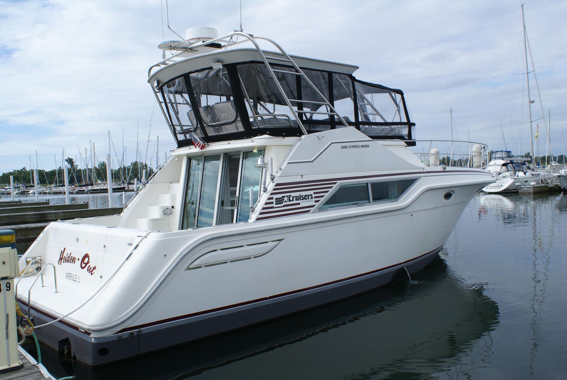1988 Cruisers Yachts 4280 Express Bridge - Weber Yachts