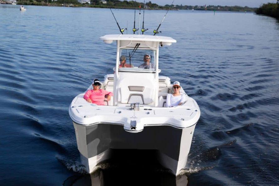 2026 World Cat 295 CC Power katamaran till salu- YachtWorld