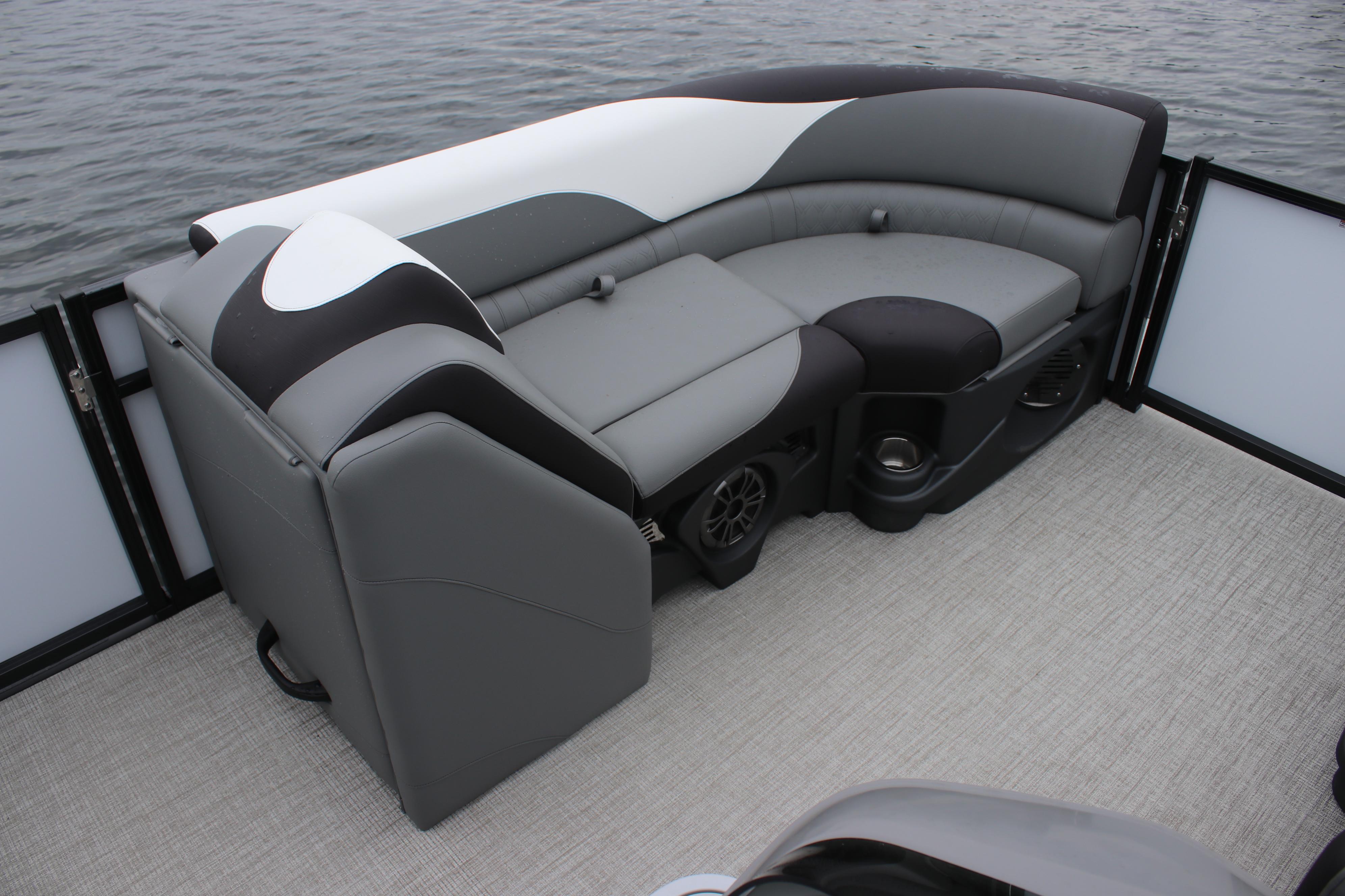 2024 Tahoe Pontoon LTZ Versatile Rear Lounger Pontoon for sale - YachtWorld