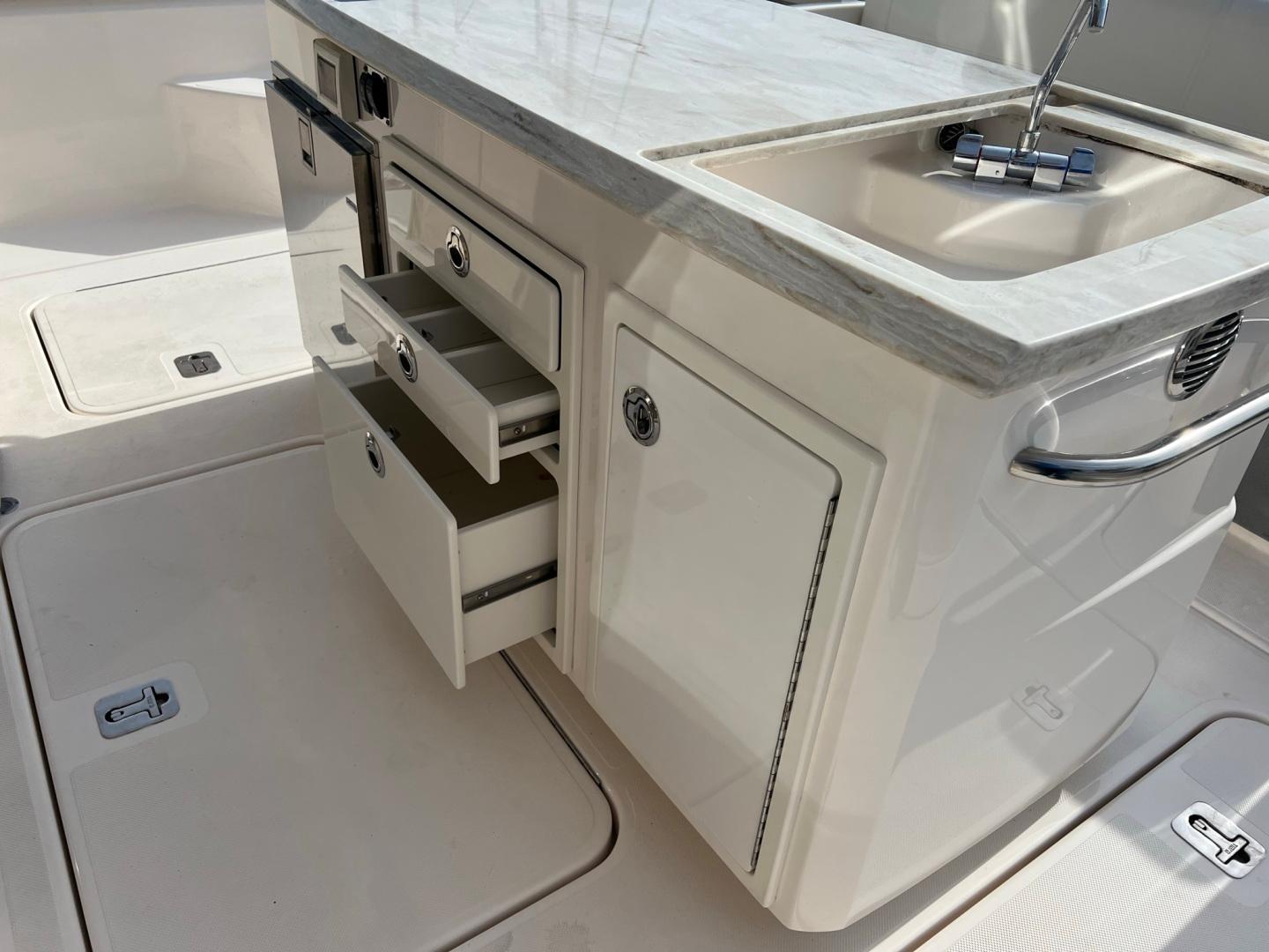 2016 Tiara Yachts Q44 Express Cruiser for sale - YachtWorld