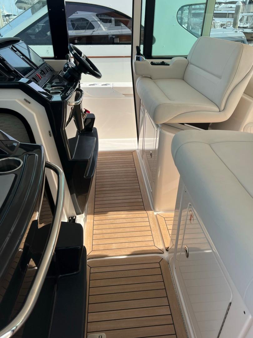 2016 Tiara Yachts Q44 Express Cruiser for sale - YachtWorld