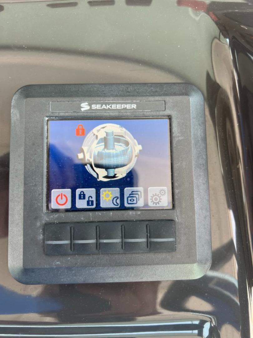 2016 Tiara Yachts Q44 Express Cruiser for sale - YachtWorld