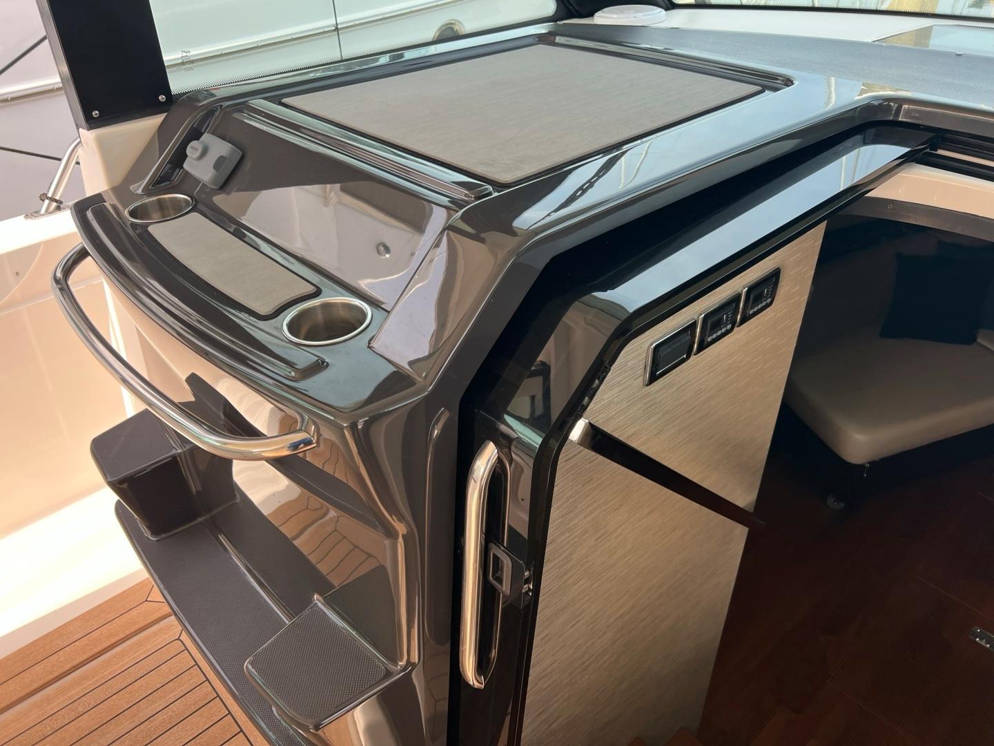 2016 Tiara Yachts Q44 Express Cruiser for sale - YachtWorld