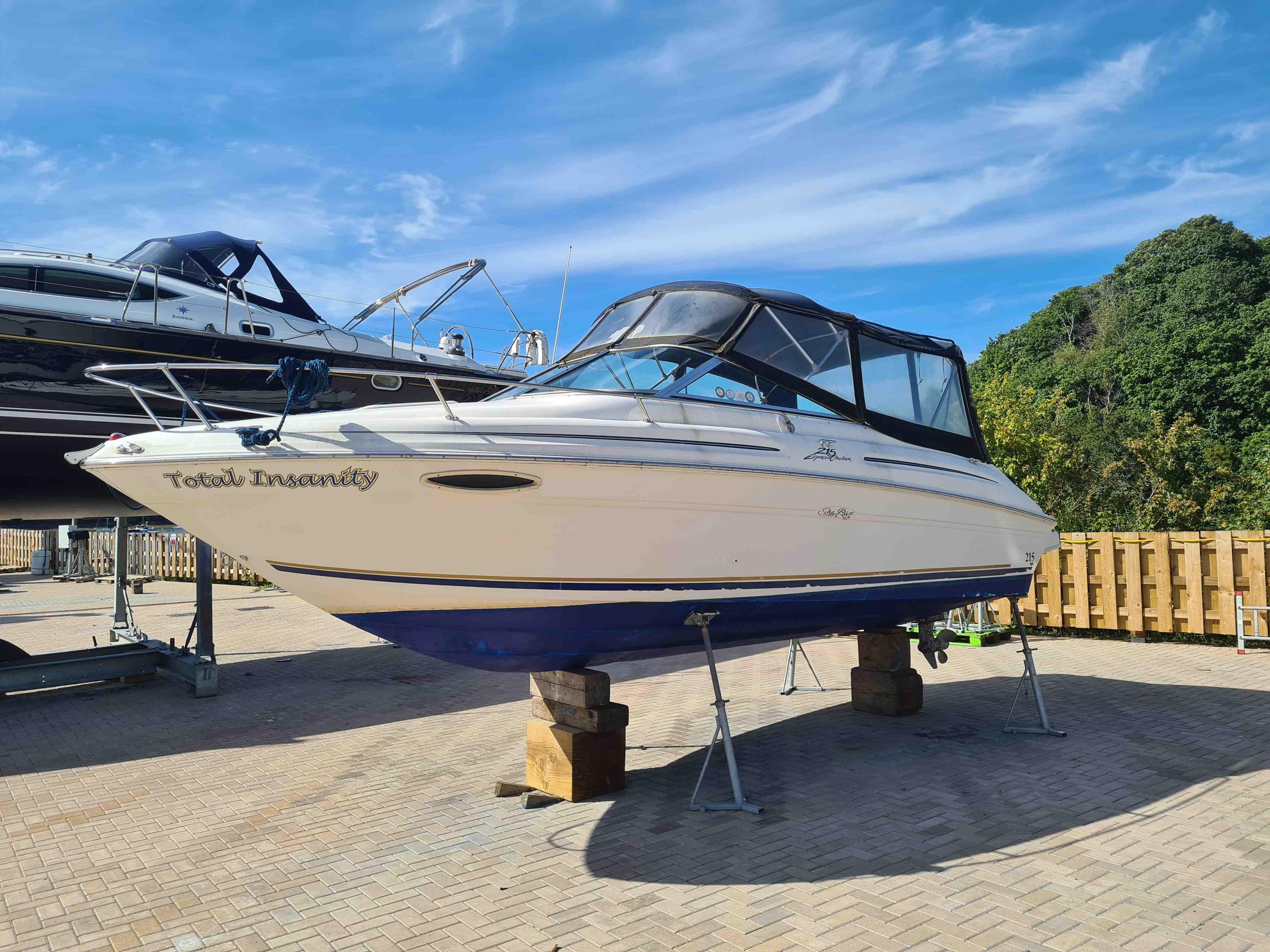 Sea Ray 215 Express Cruiser | 2001 | 7m - Devon | Boatshop24