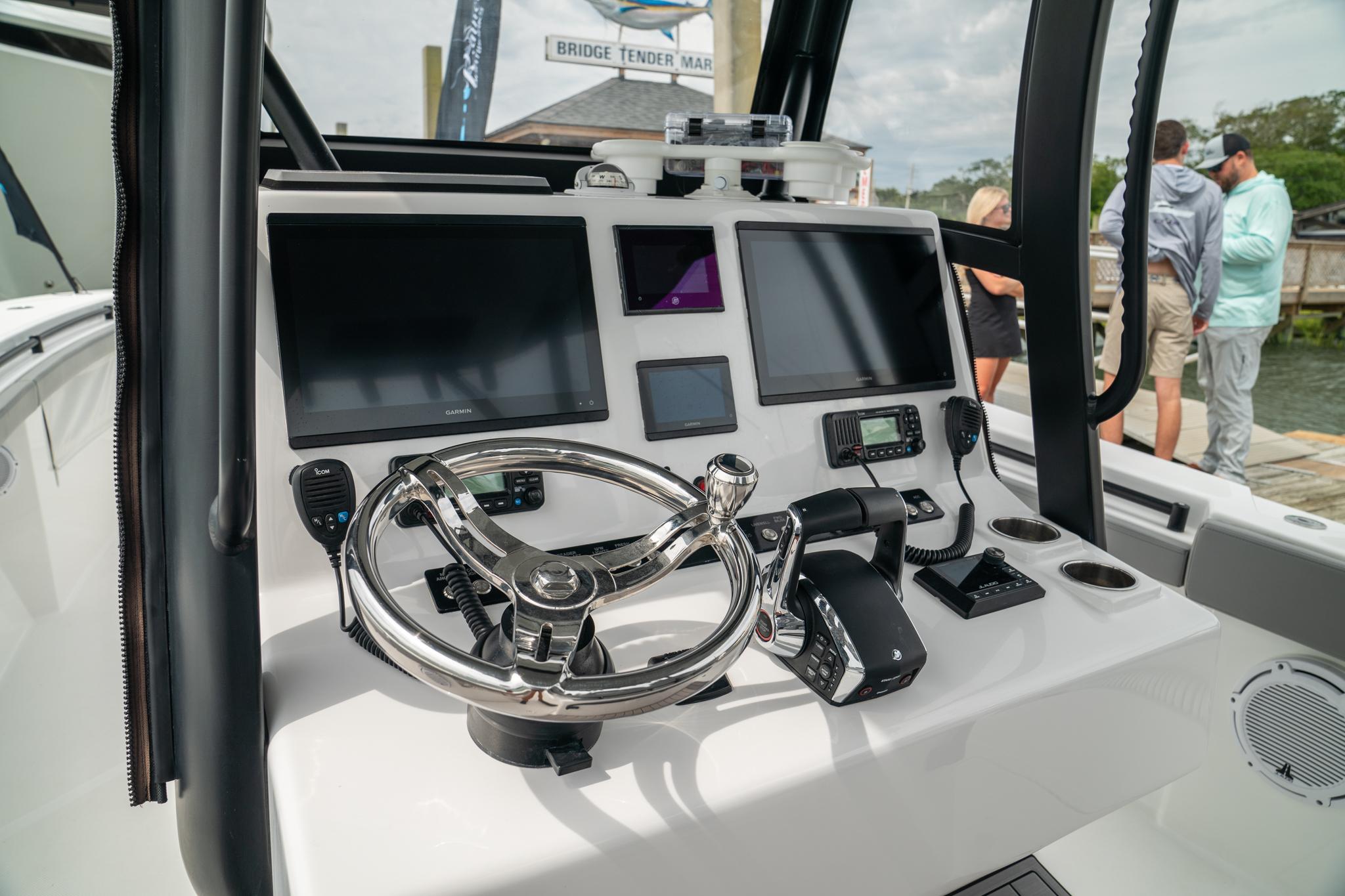 2026 Front Runner 33 CC Center Console for sale - YachtWorld
