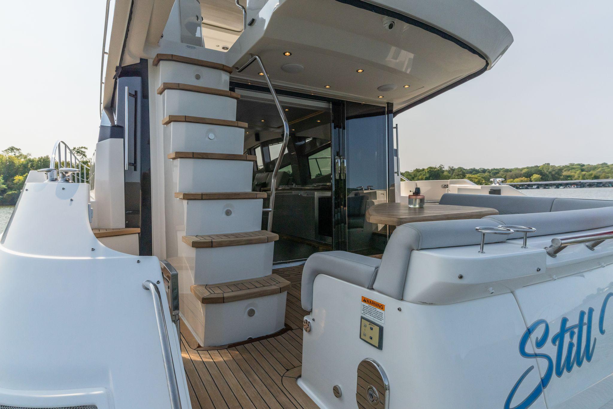 2018 Sea Ray L550 Fly Motor Yachts for sale - YachtWorld