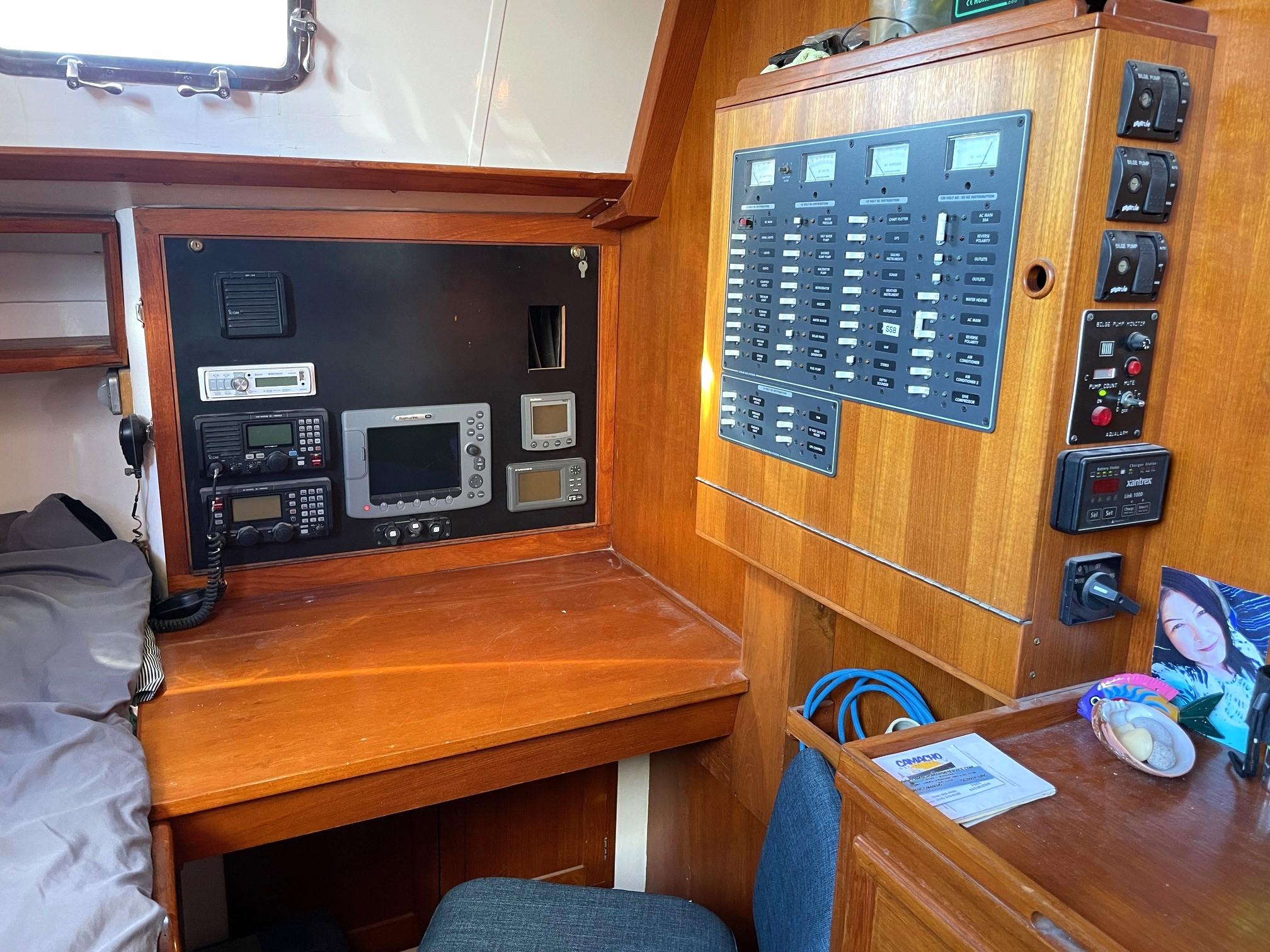 1979 Cheoy Lee Aft cockpit cruising ketch Cruisere til salgs- YachtWorld