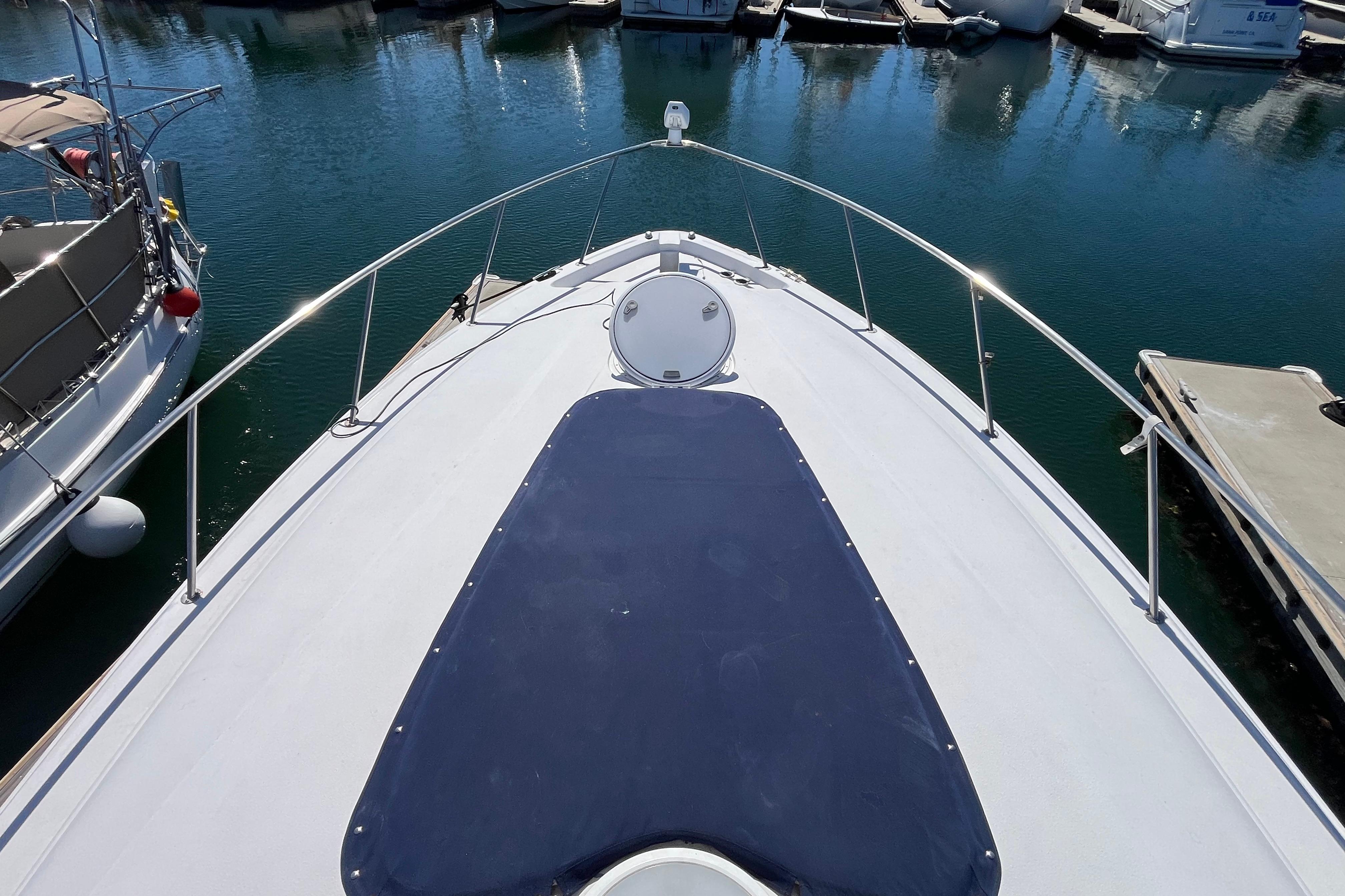 2005 Larson Cabrio 370 Express Cruiser for sale - YachtWorld