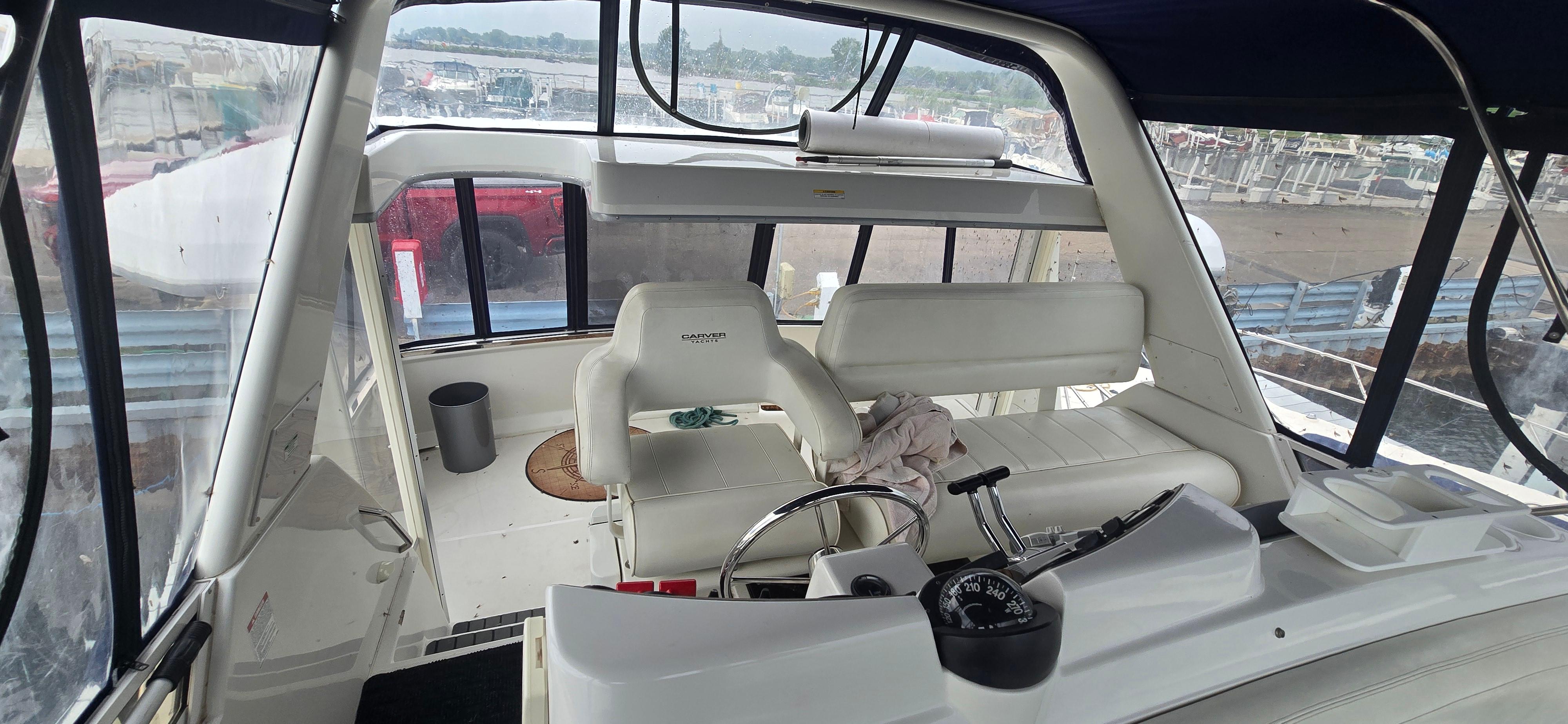 2000 Carver 356 Aft Cabin Motor Yacht Motor Yachts for sale - YachtWorld