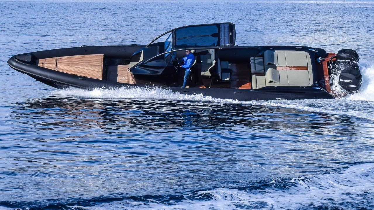 Occasion 2022 Ribco Venom 39 | YachtFocus