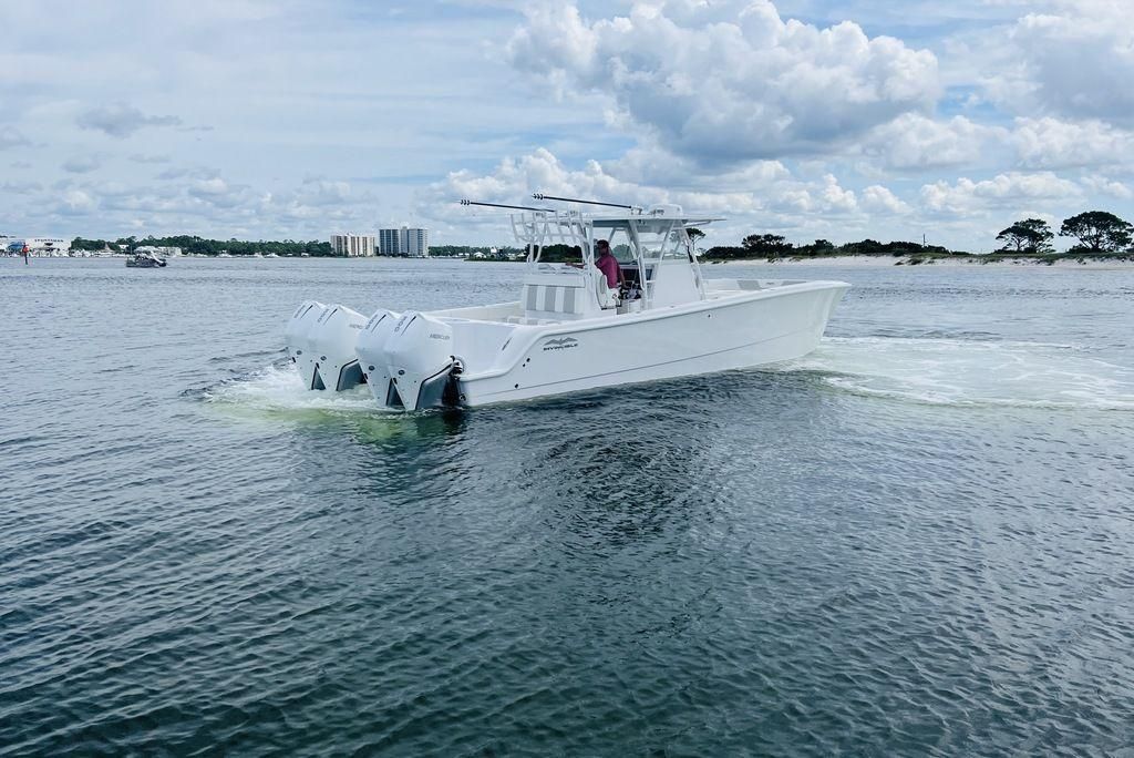 2024 Invincible 35' Catamaran Center Console Boote Kaufen - YachtWorld